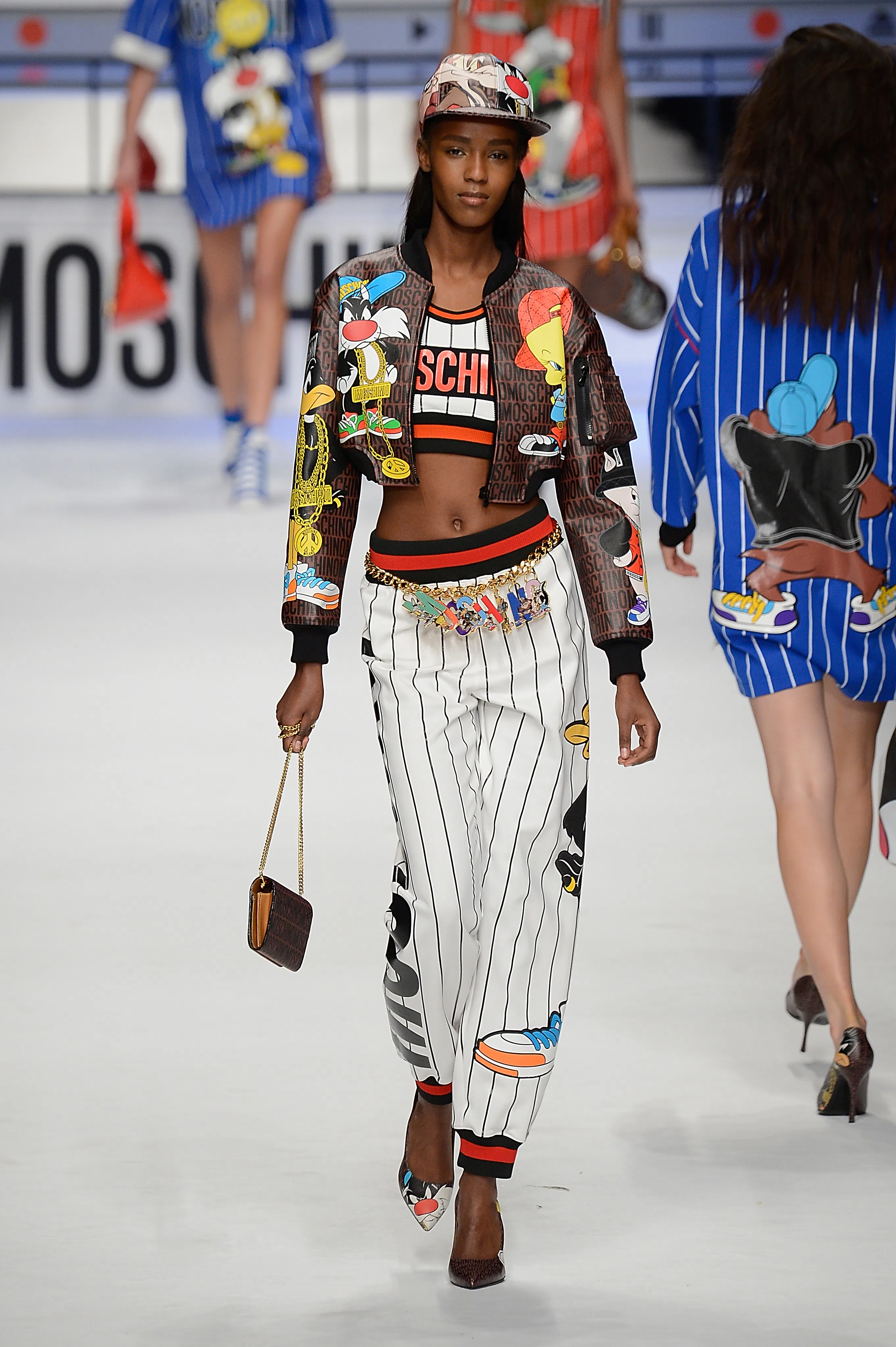 Moschino F/W 2015 Brings The '90s To MFW With Graffiti Ball Gowns And ...