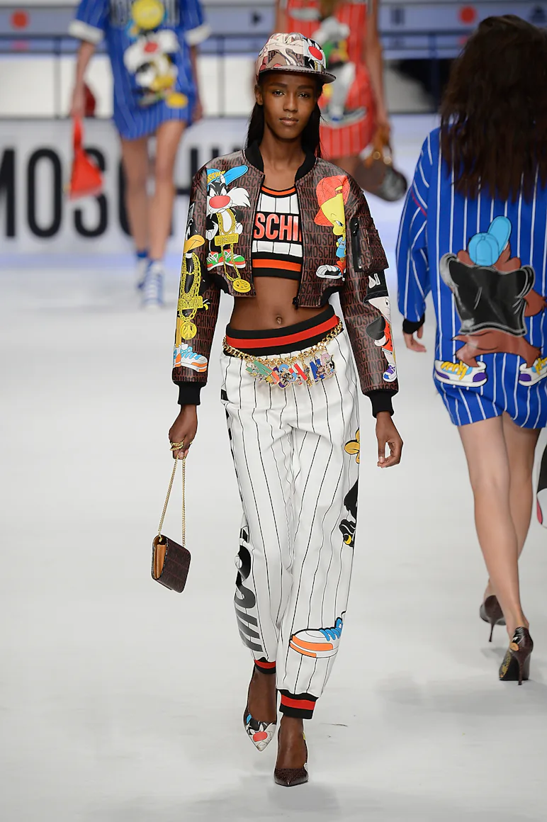 Moschino F/W 2015 Brings The '90s To MFW With Graffiti Ball Gowns And ...