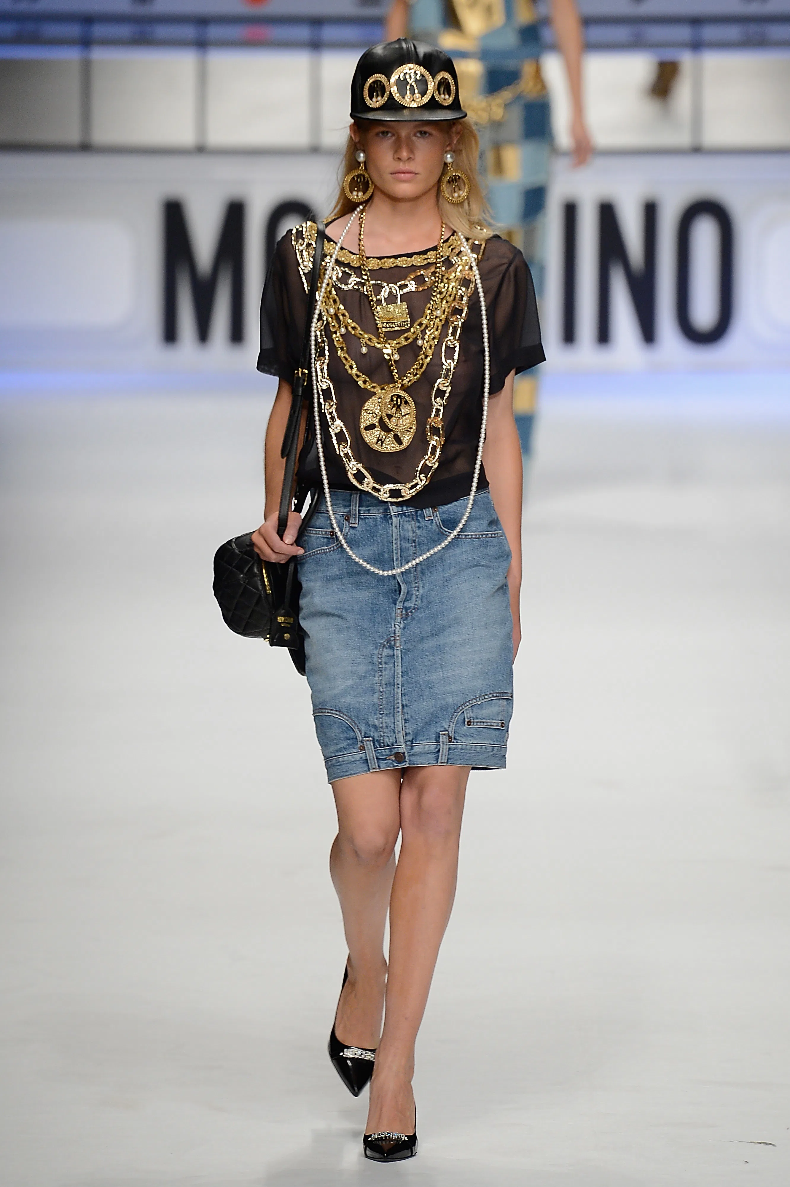 Moschino F/W 2015 Brings The '90s To MFW With Graffiti Ball Gowns And ...