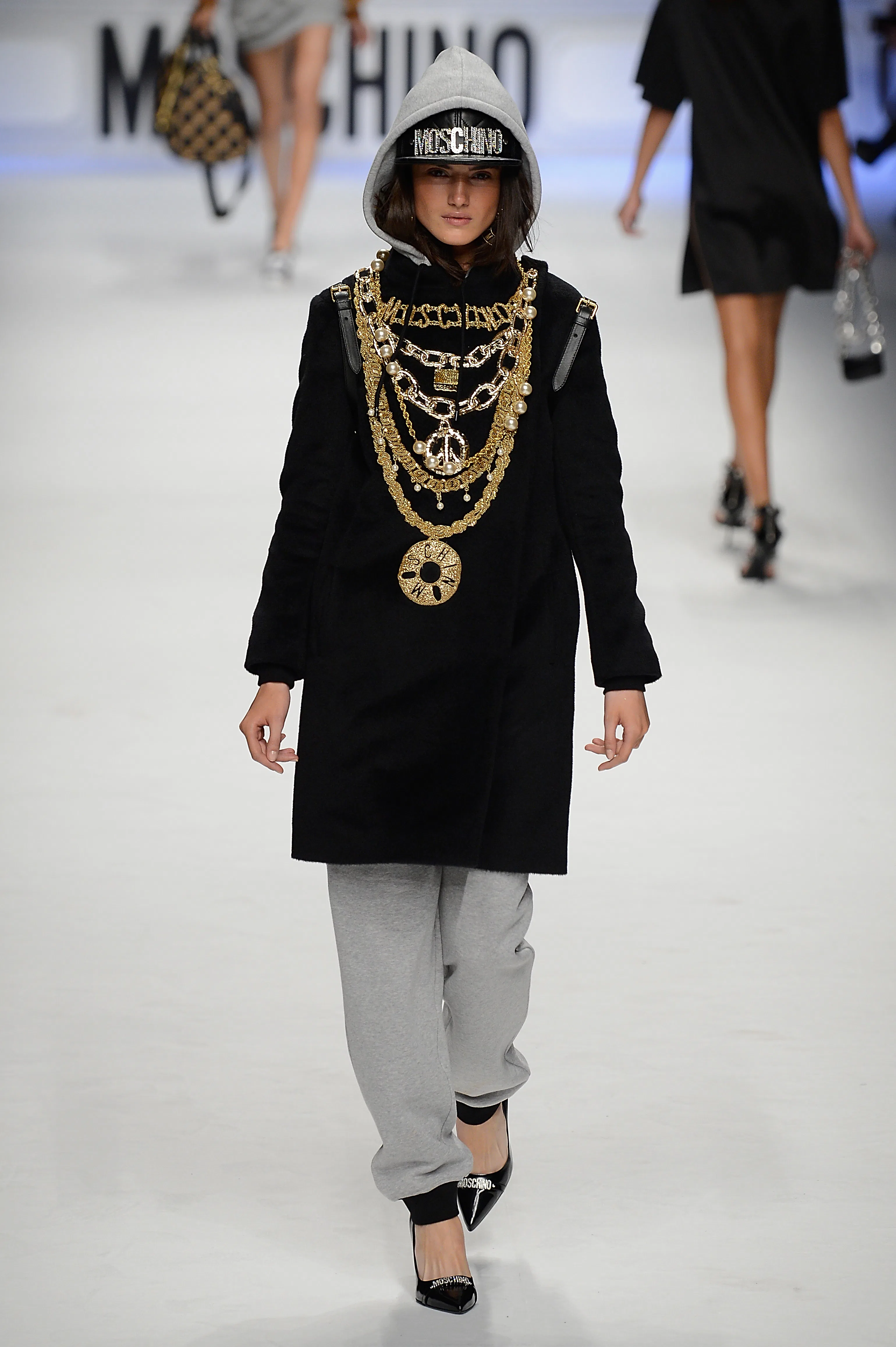 Moschino F/W 2015 Brings The '90s To MFW With Graffiti Ball Gowns And ...