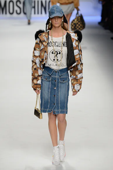 Moschino F/W 2015 Brings The '90s To MFW With Graffiti Ball Gowns And ...