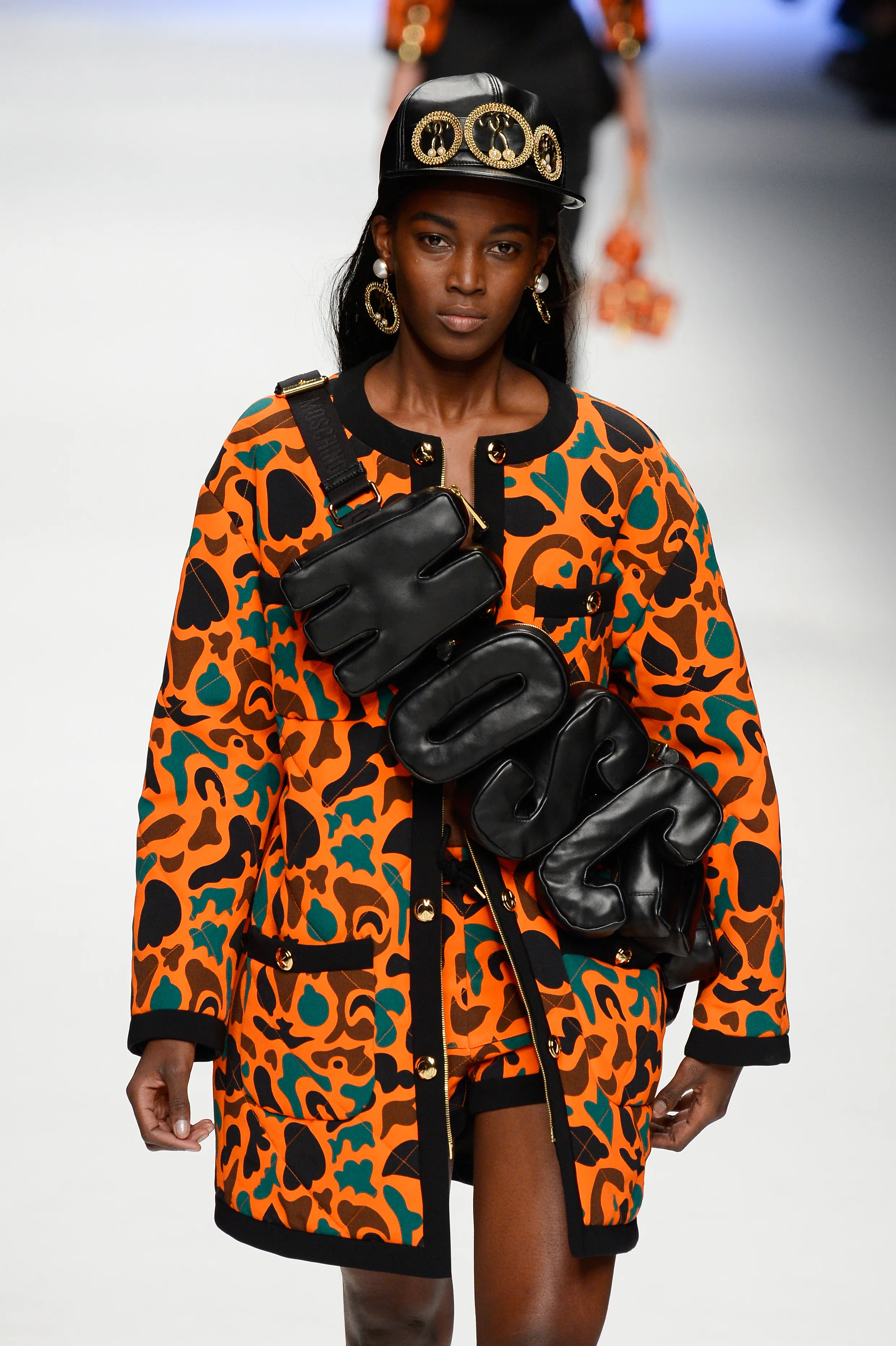 Moschino F/W 2015 Brings The '90s To MFW With Graffiti Ball Gowns And ...