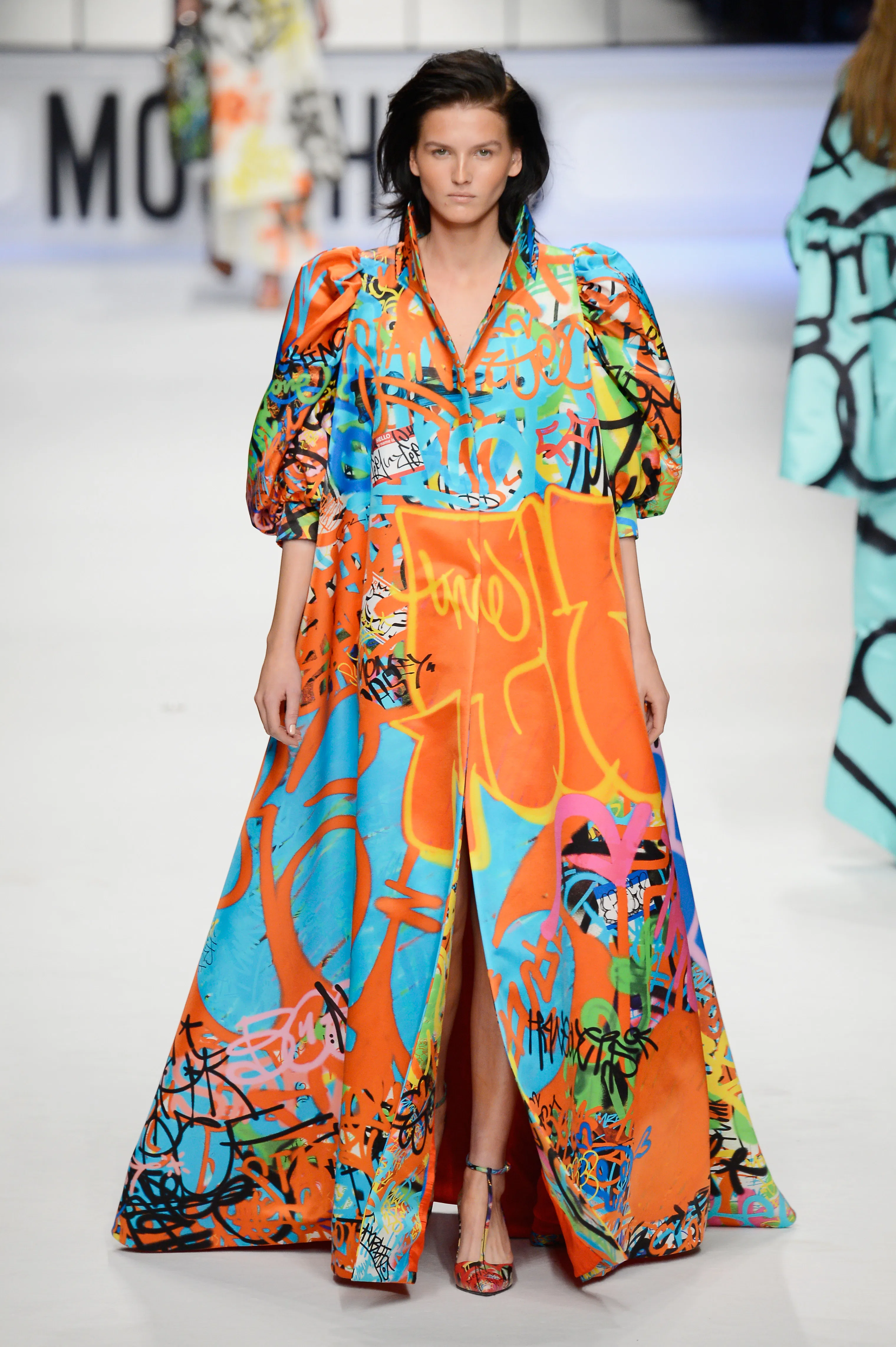 Moschino F/W 2015 Brings The '90s To MFW With Graffiti Ball Gowns And ...