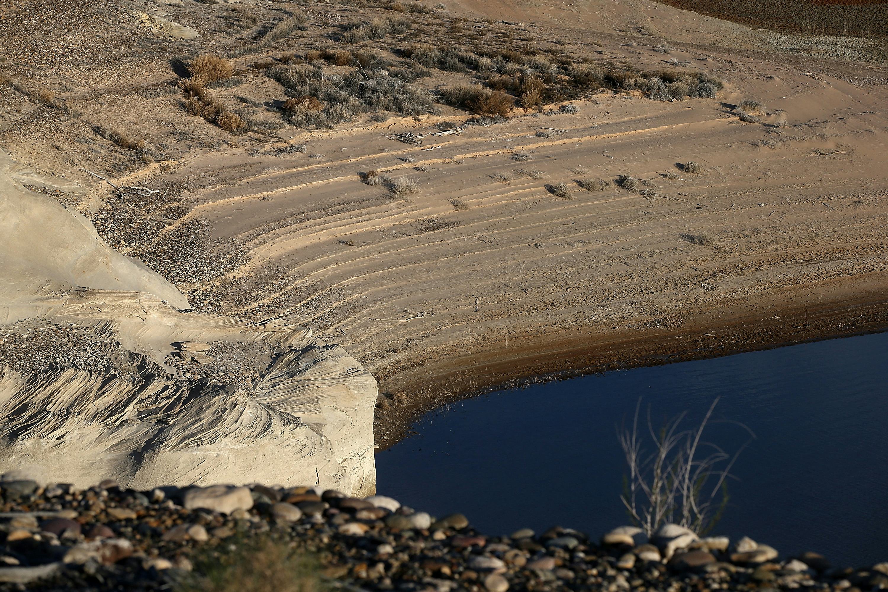 Photos Of The Colorado River Basin Drought Show How Scarily Empty The ...