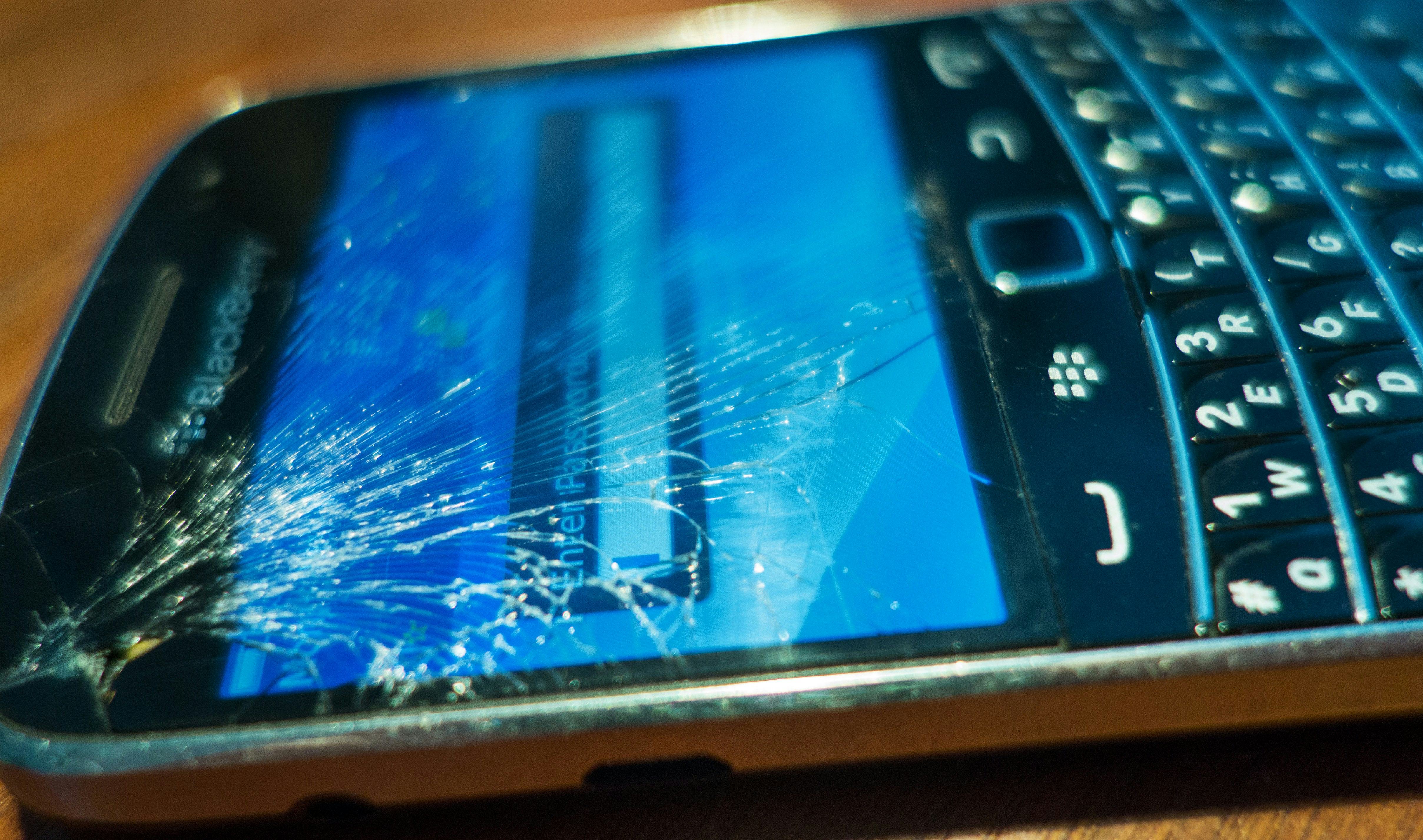 Can Cell Phone Videos & Photos Survive Plane Crashes? Germanwings ...