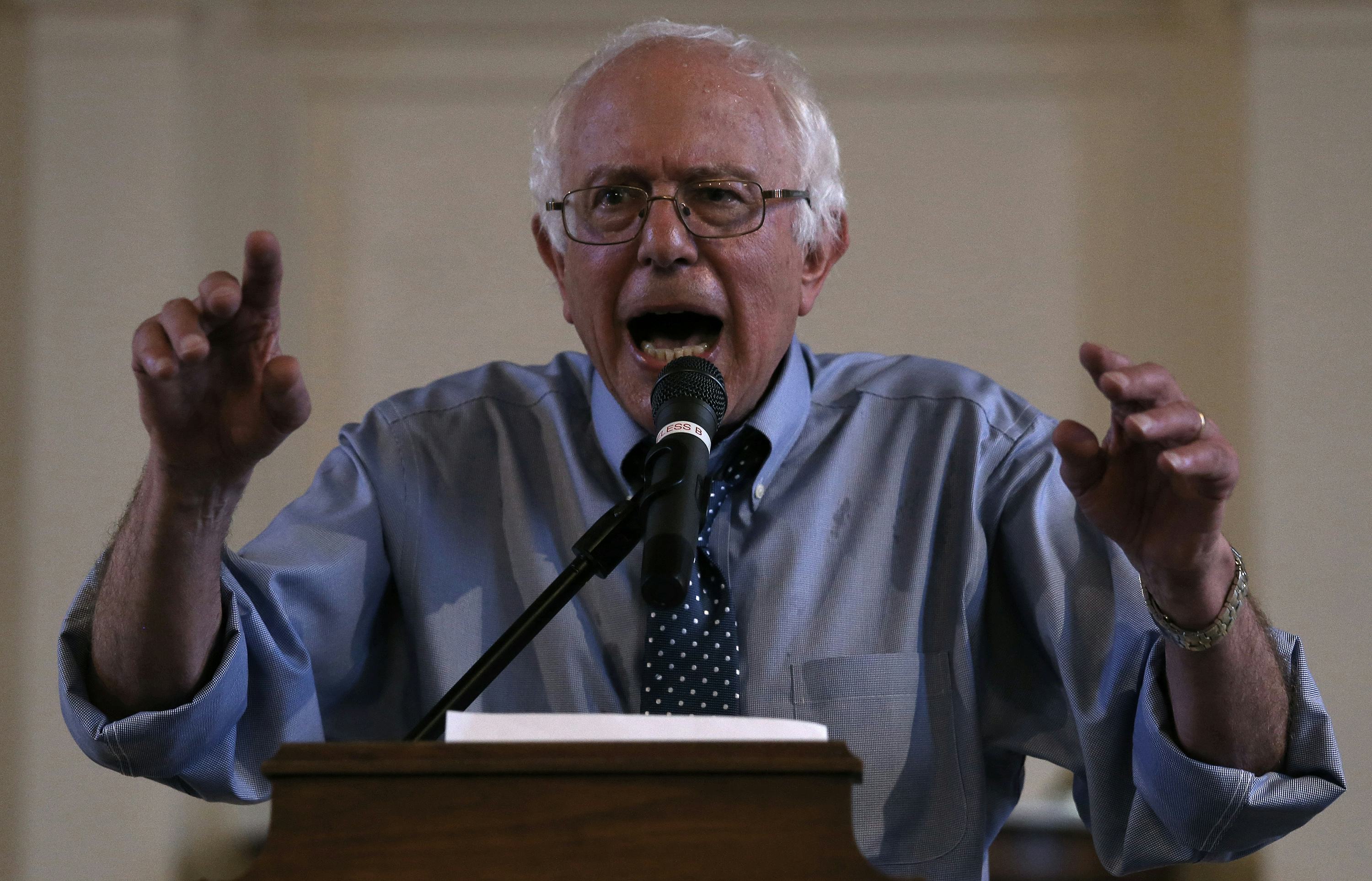 27 Enthusiastic Photos Of Bernie Sanders Looking So Passionate, You'll ...