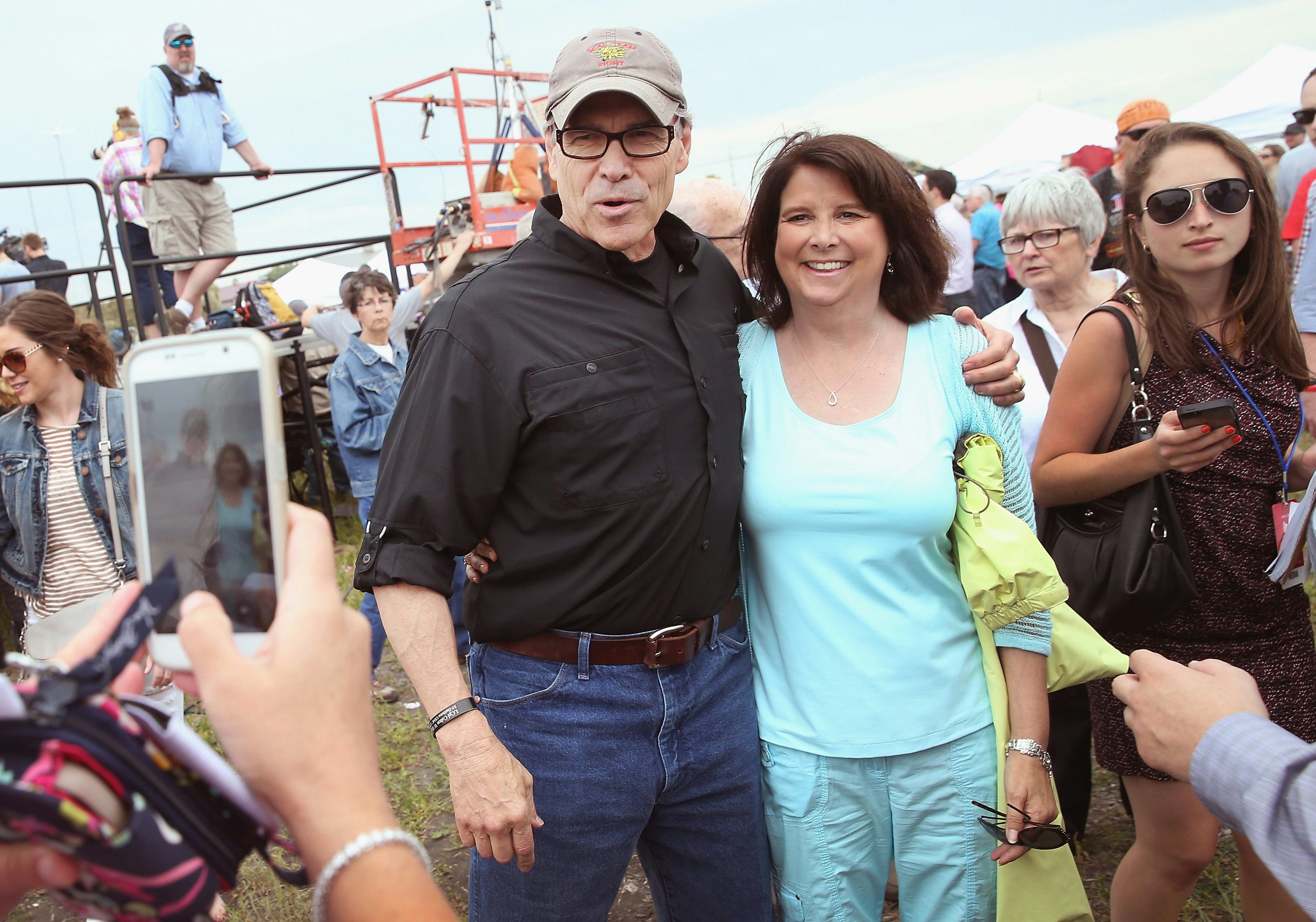 21 Clever 2016 Election Halloween Costumes That Even Non-Politicos Will ...