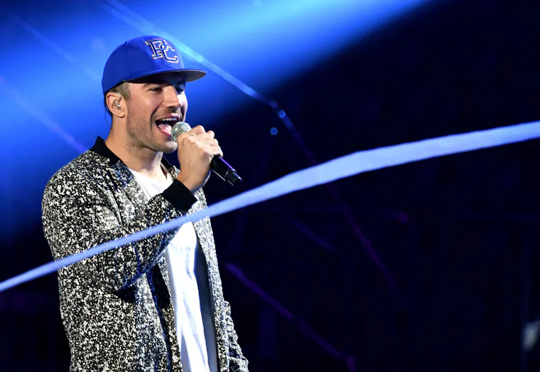 Photos Of Sam Hunt Performing Prove He Truly Is A Swoon-worthy Star