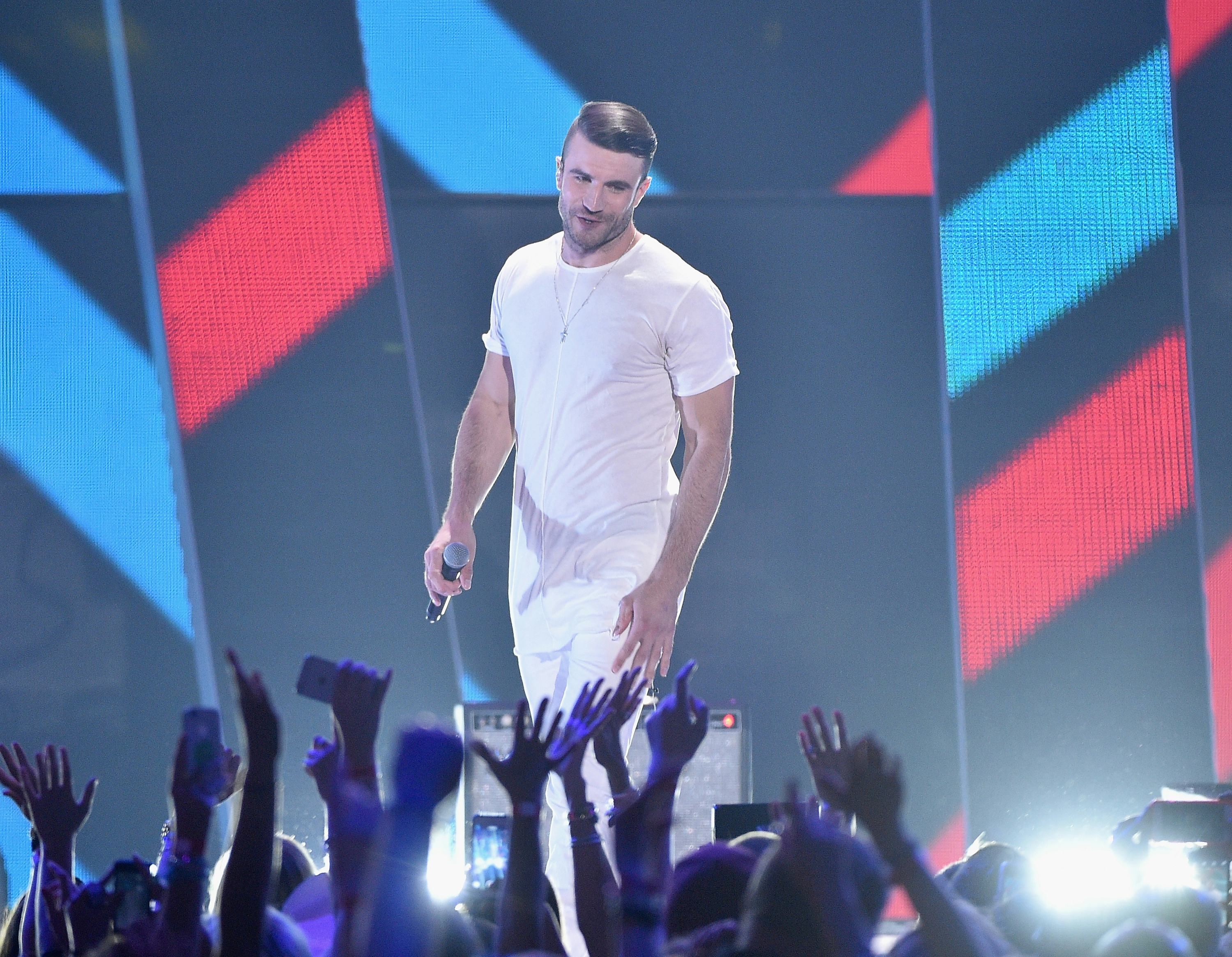 Photos Of Sam Hunt Performing Prove He Truly Is A Swoon-worthy Star