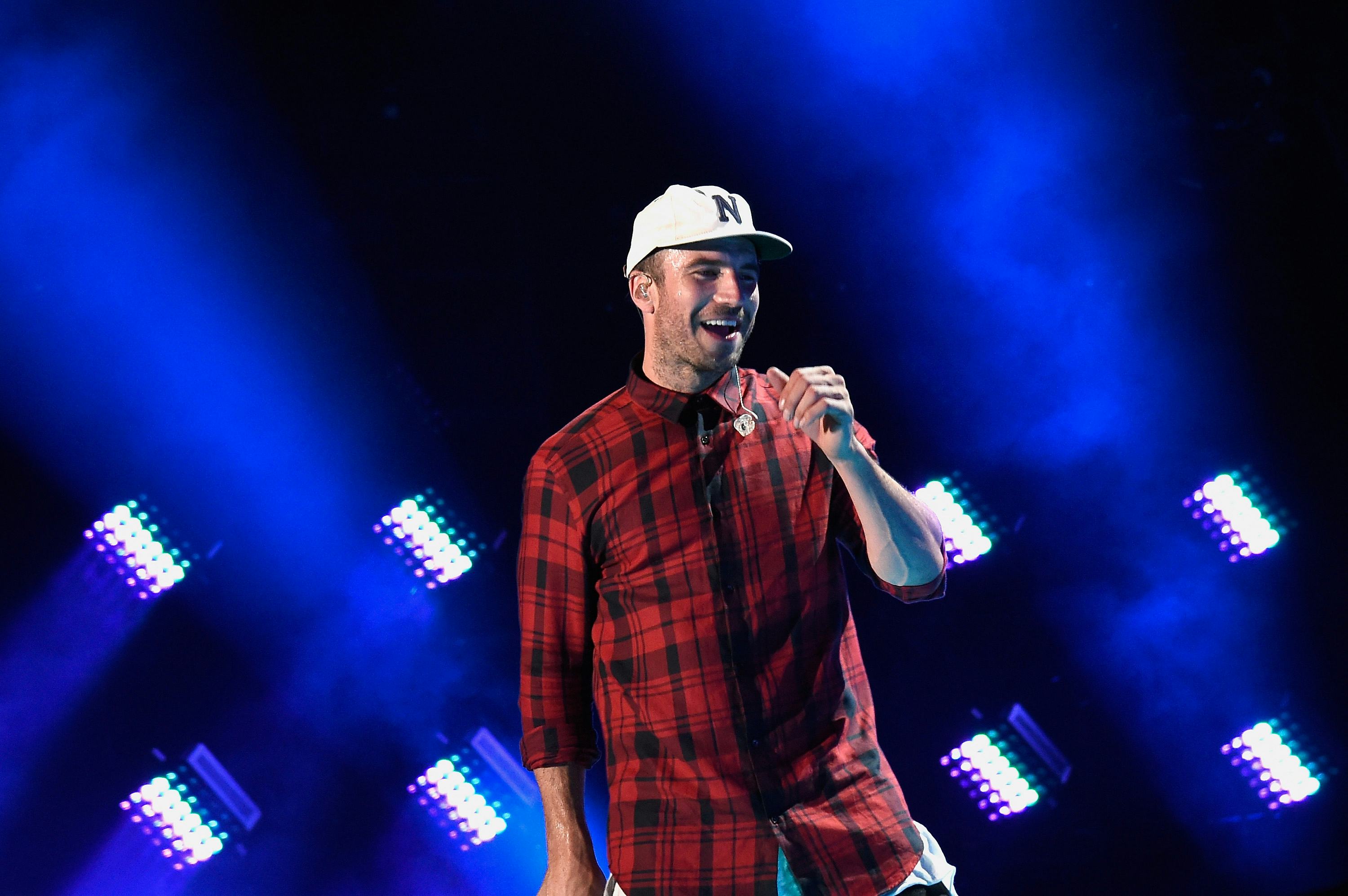 Photos Of Sam Hunt Performing Prove He Truly Is A Swoon-worthy Star
