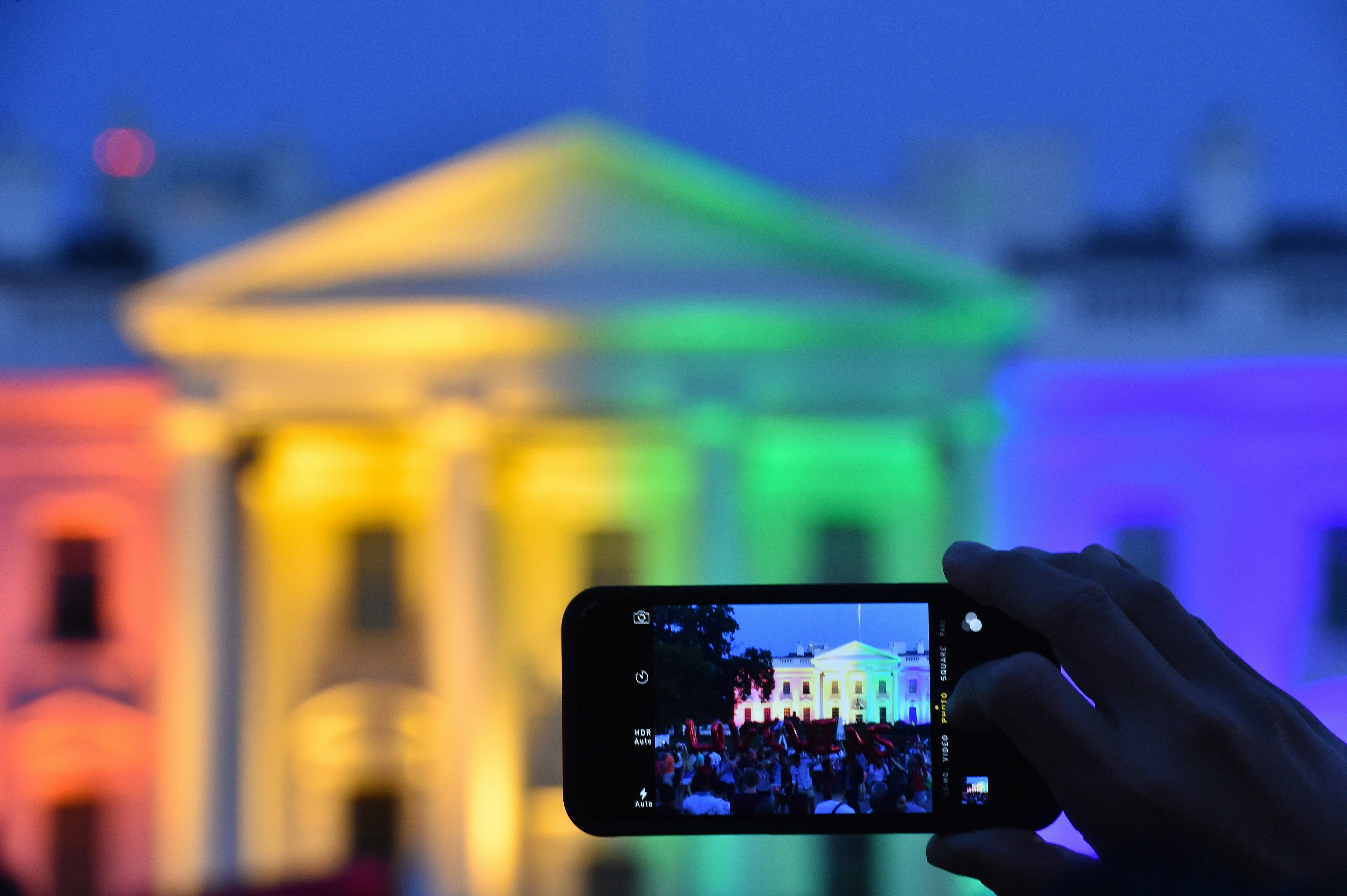 The White House Isn't White Anymore Thanks To Beautiful Rainbow ...