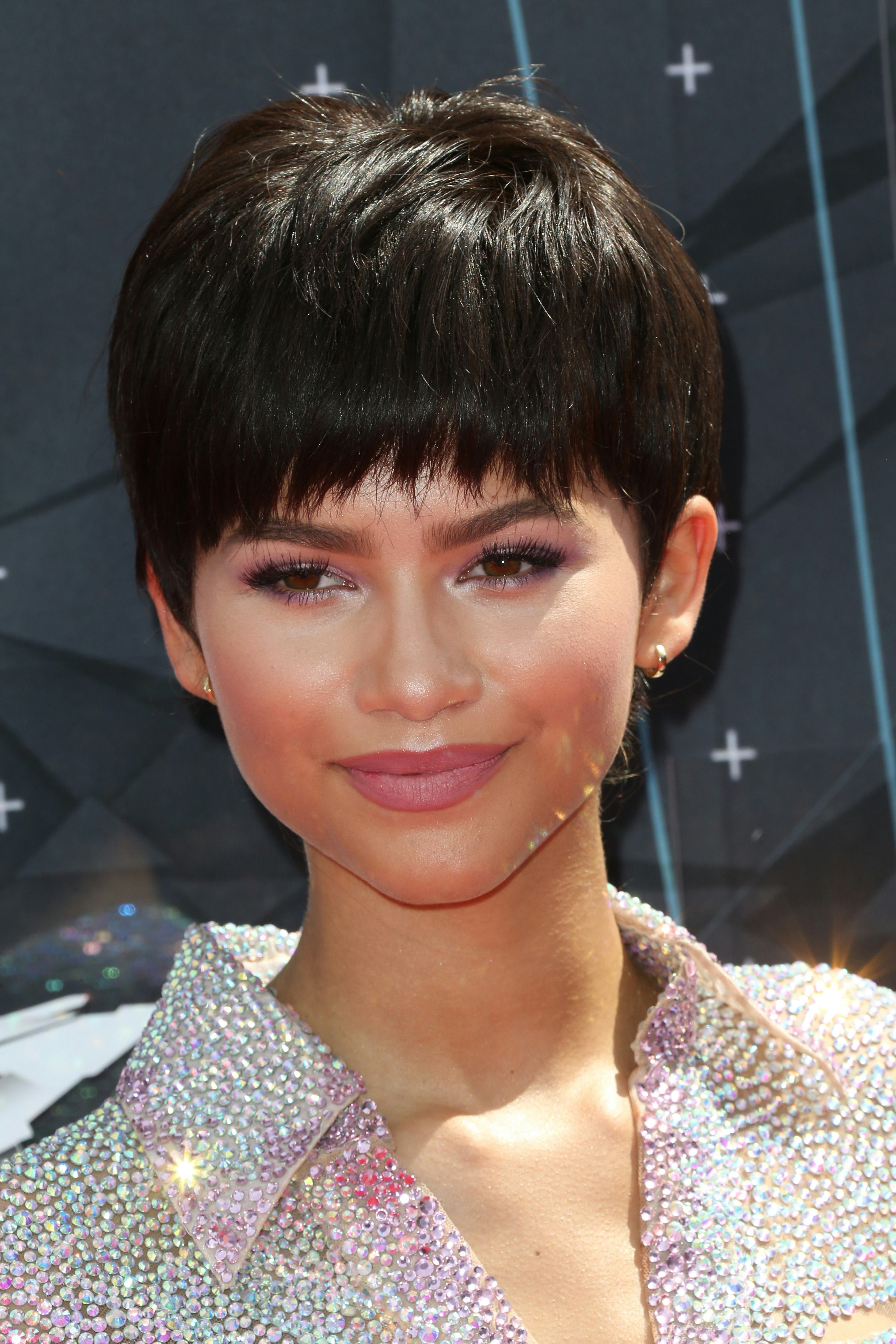 Zendaya's New Haircut Is Her Most Laid-Back Style Yet — PHOTO