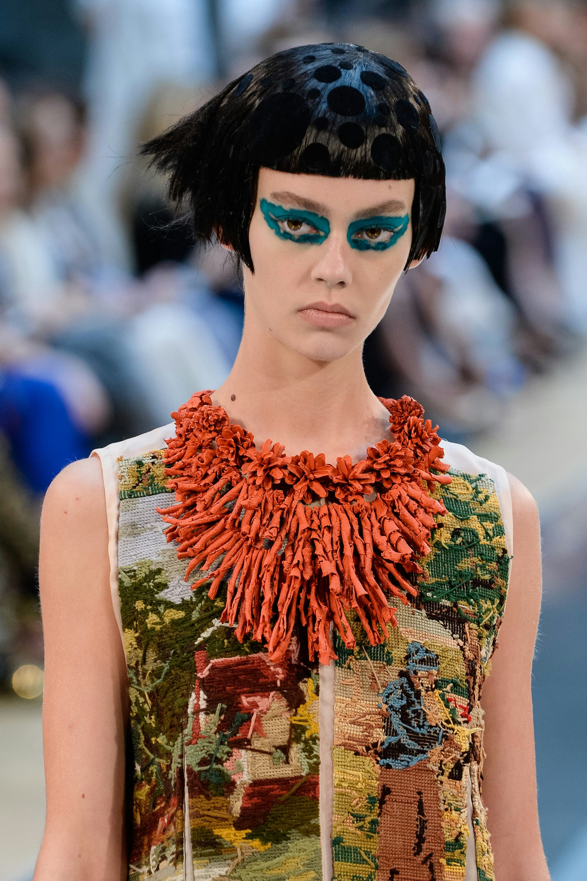 8 Paris Fashion Week Makeup & Hair Looks That Almost Stole The ...