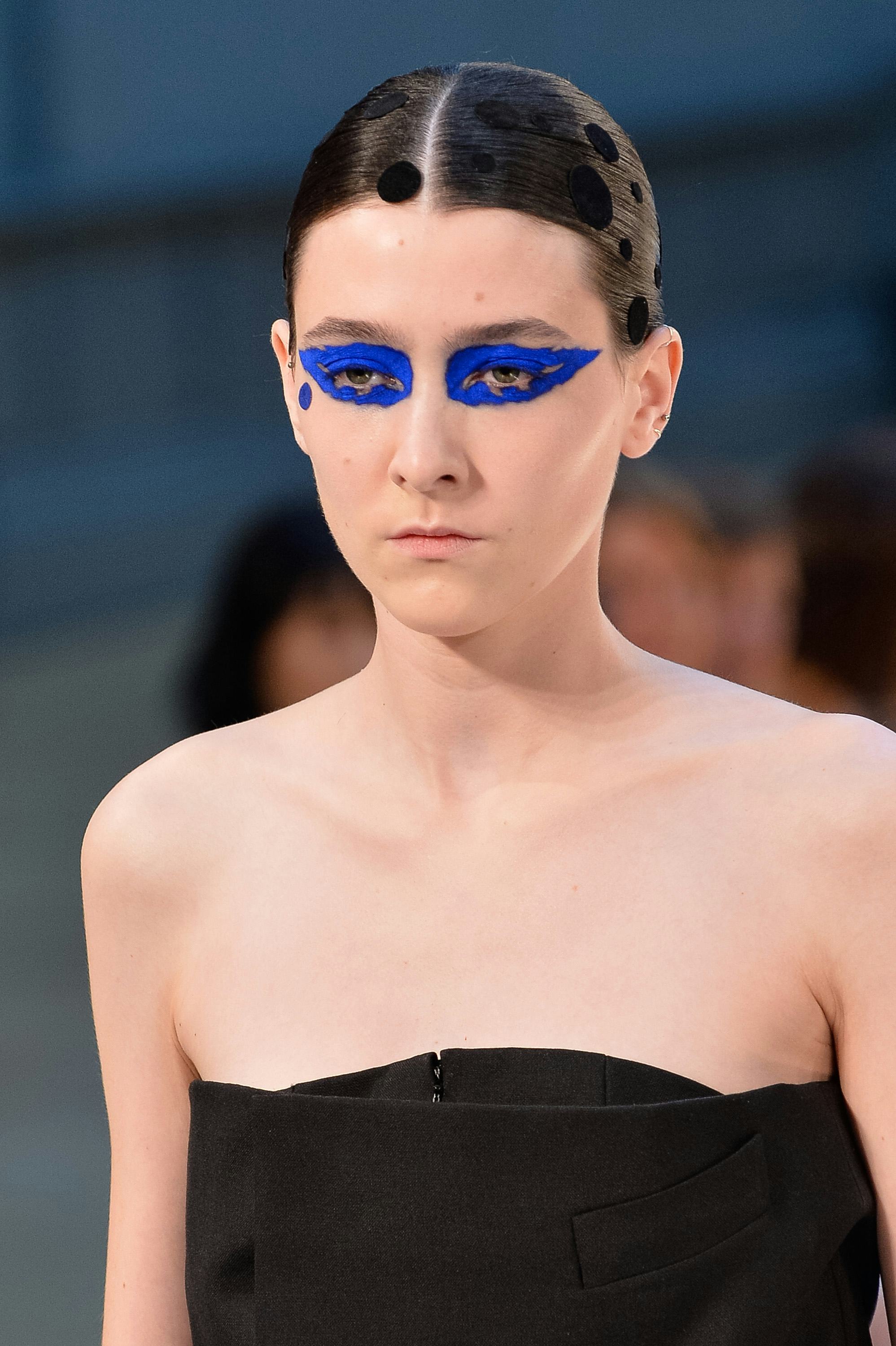 8 Paris Fashion Week Makeup & Hair Looks That Almost Stole The ...