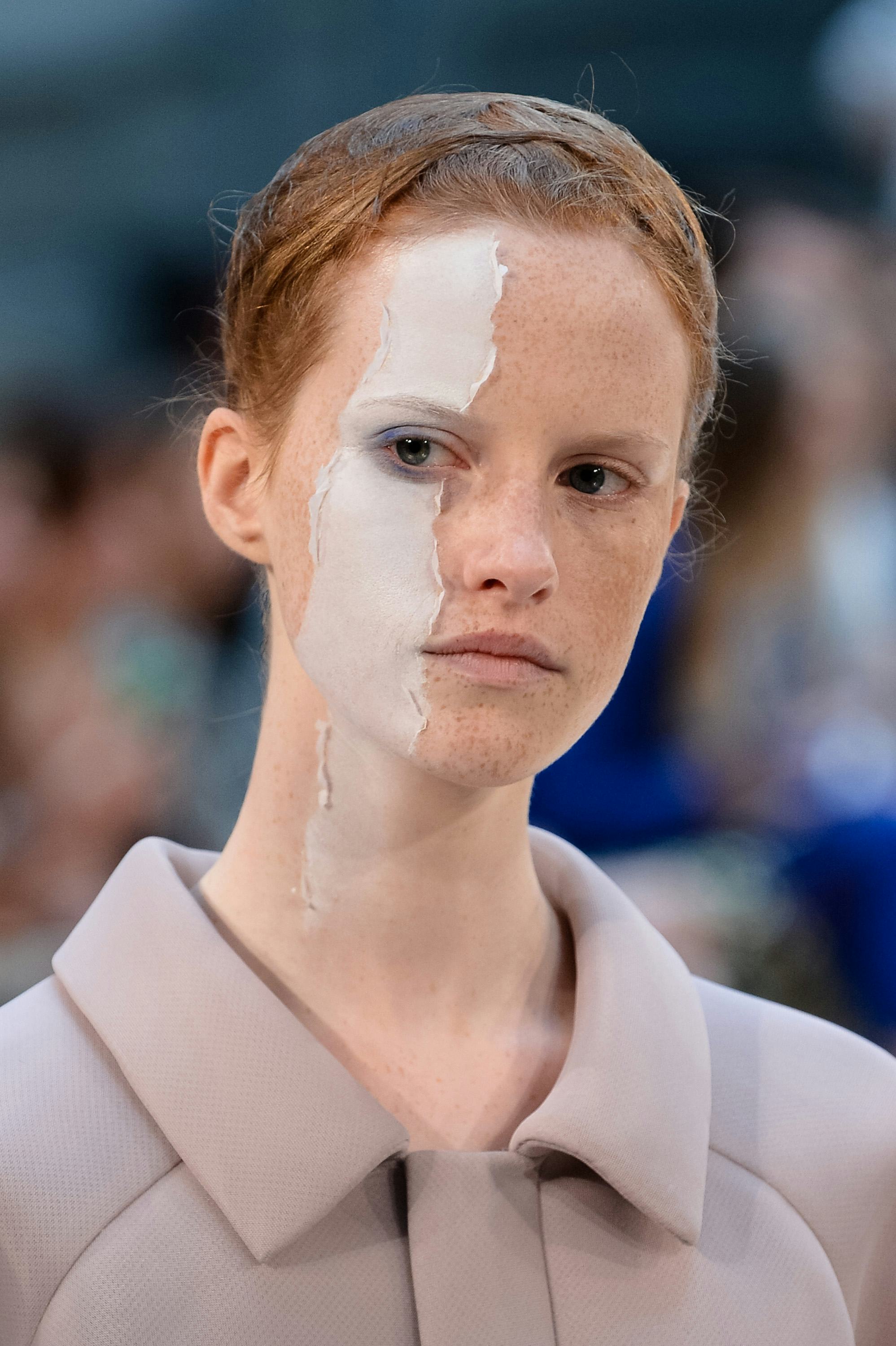 8 Paris Fashion Week Makeup & Hair Looks That Almost Stole The ...