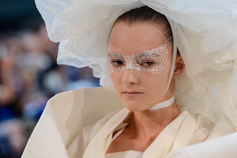 8 Paris Fashion Week Makeup & Hair Looks That Almost Stole The ...