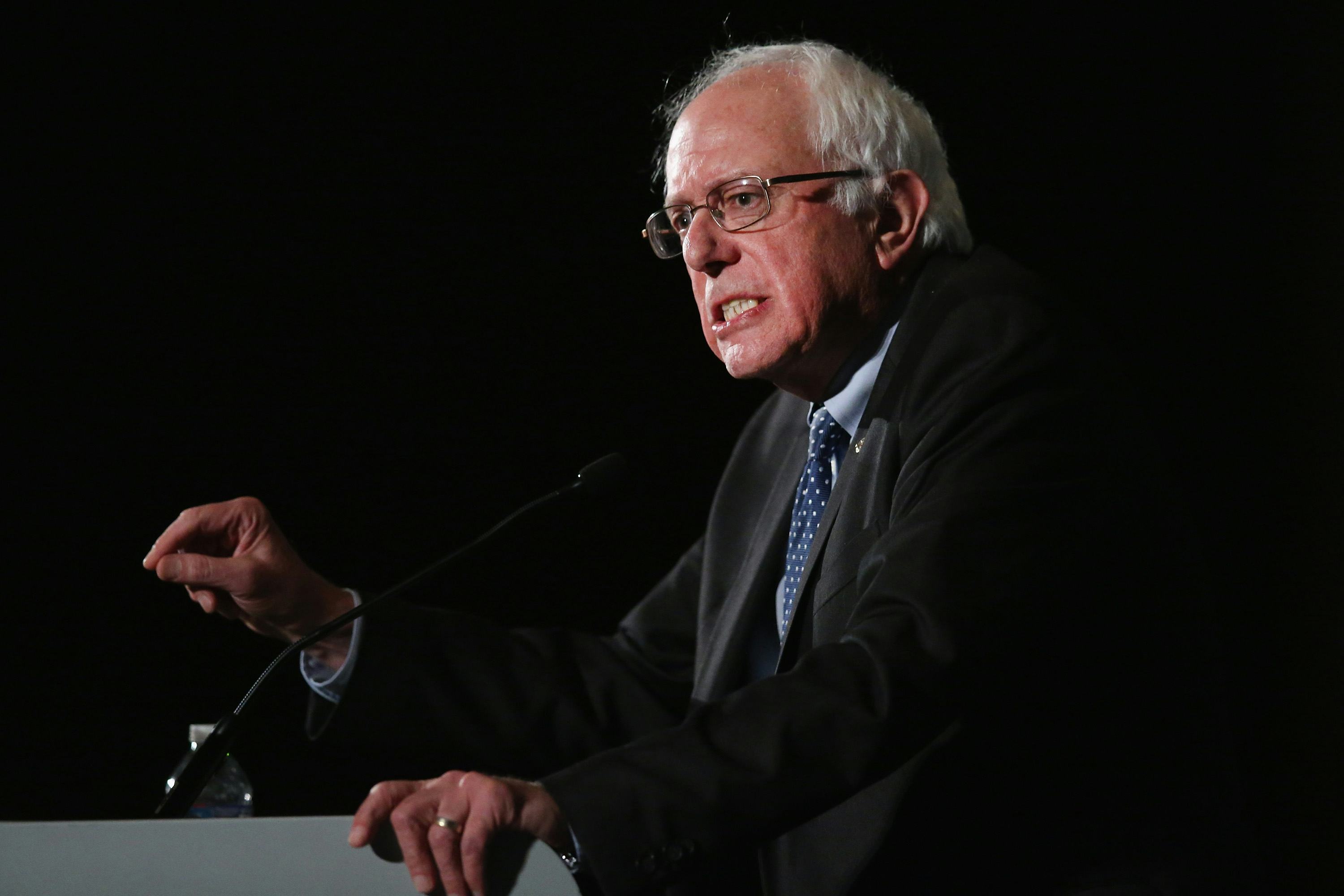 27 Enthusiastic Photos Of Bernie Sanders Looking So Passionate, You'll ...