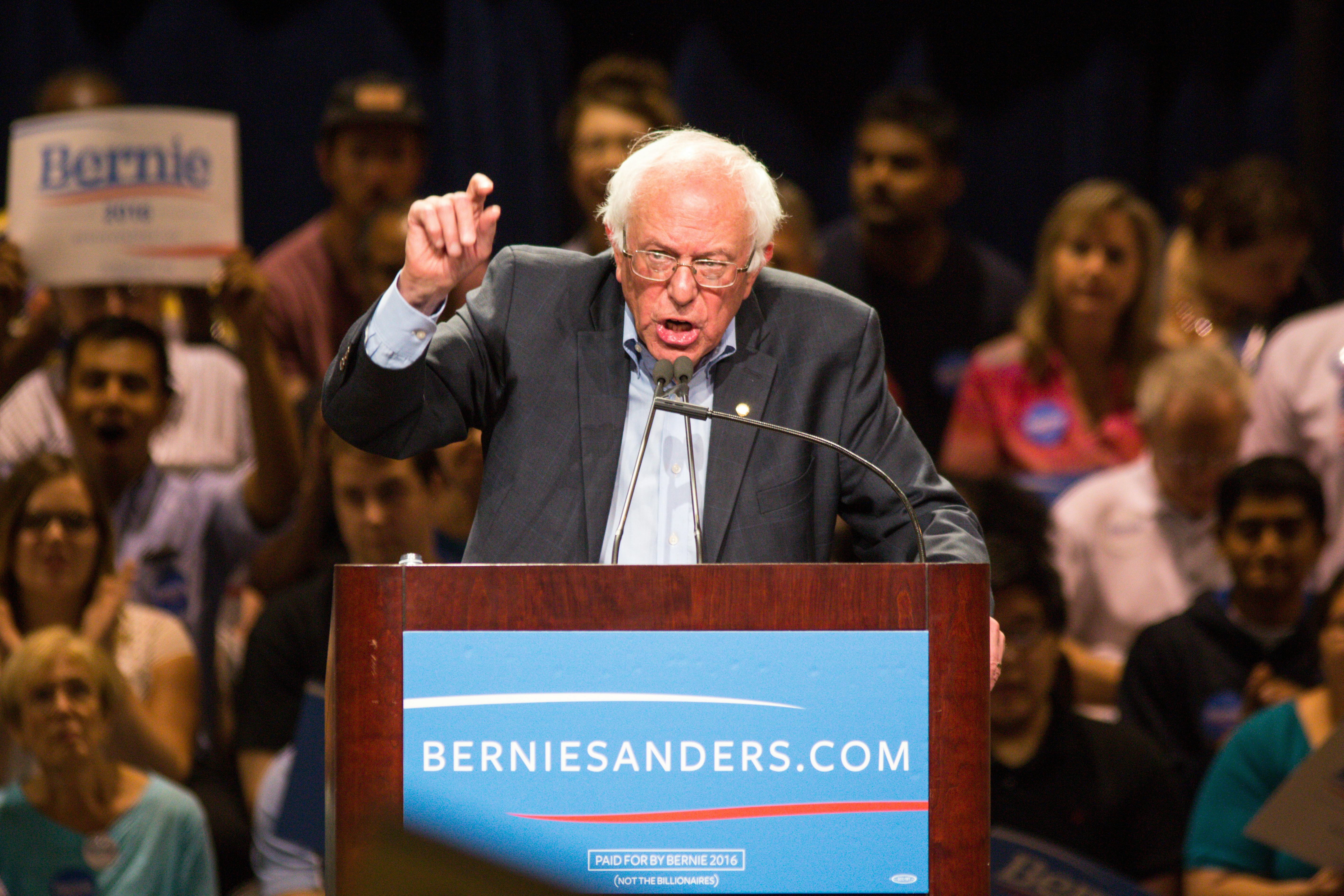 27 Enthusiastic Photos Of Bernie Sanders Looking So Passionate, You'll ...