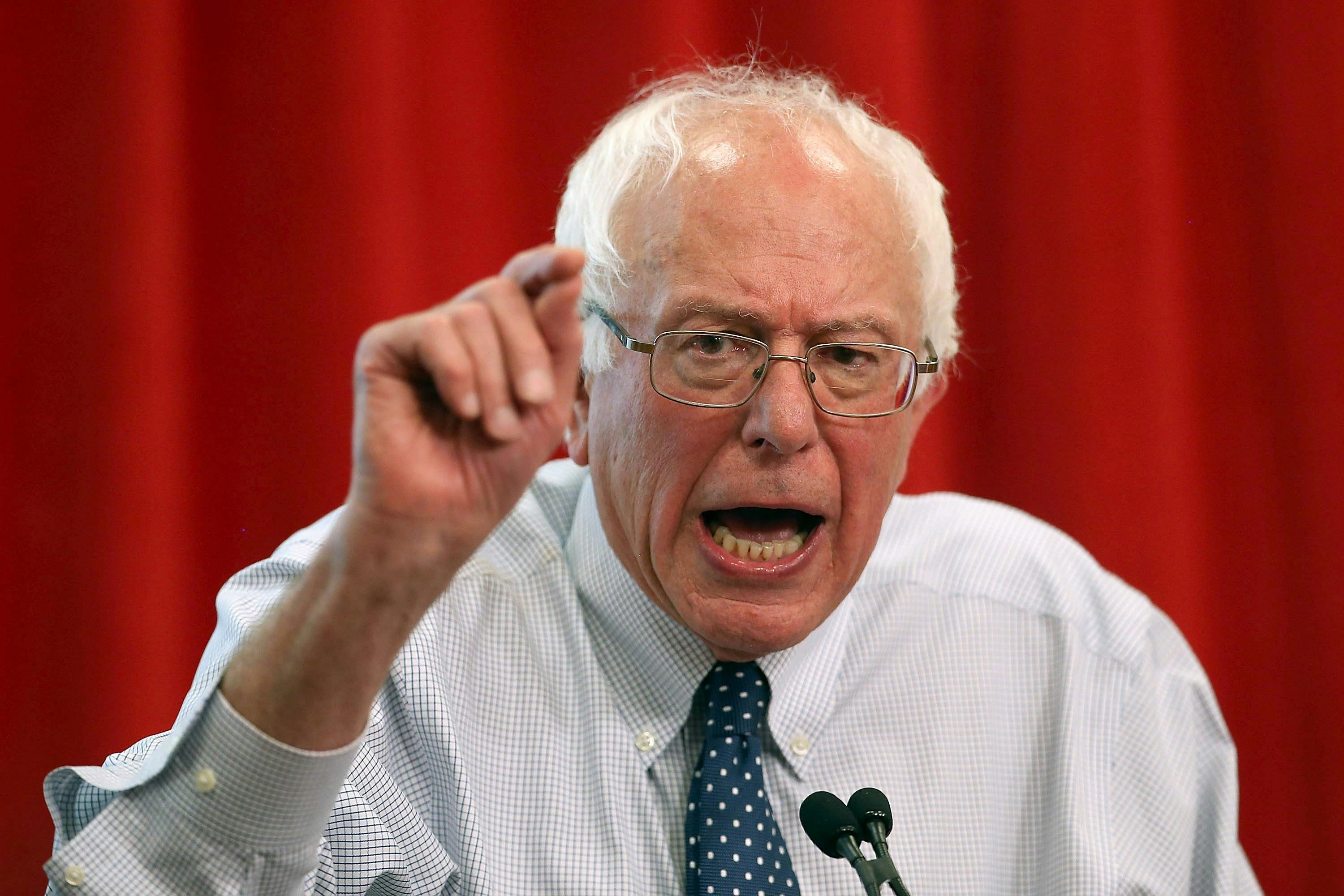 27 Enthusiastic Photos Of Bernie Sanders Looking So Passionate, You'll ...