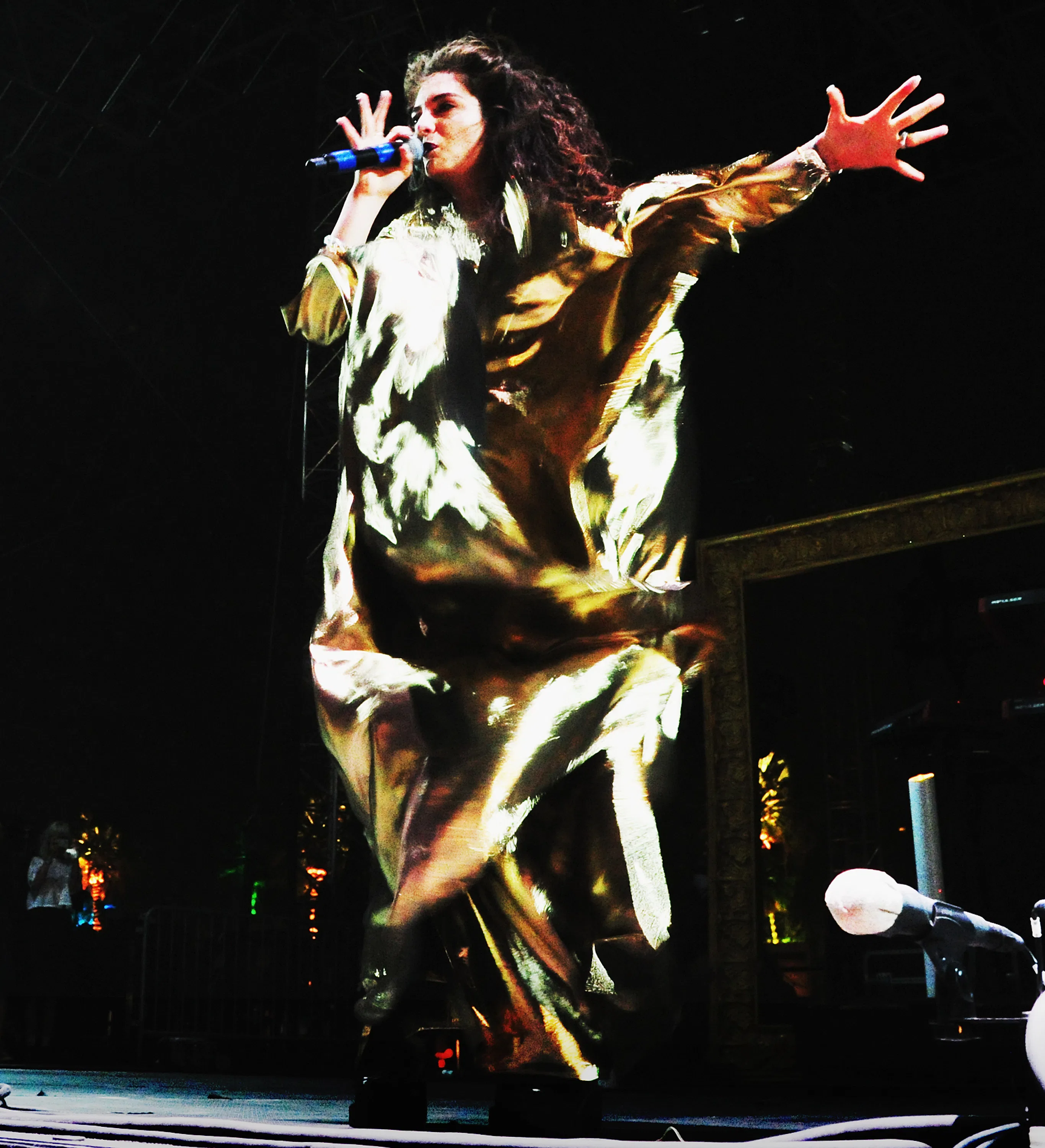 9 Sources of Lorde's Fashion Inspiration, From Macbeth's Witches to ...