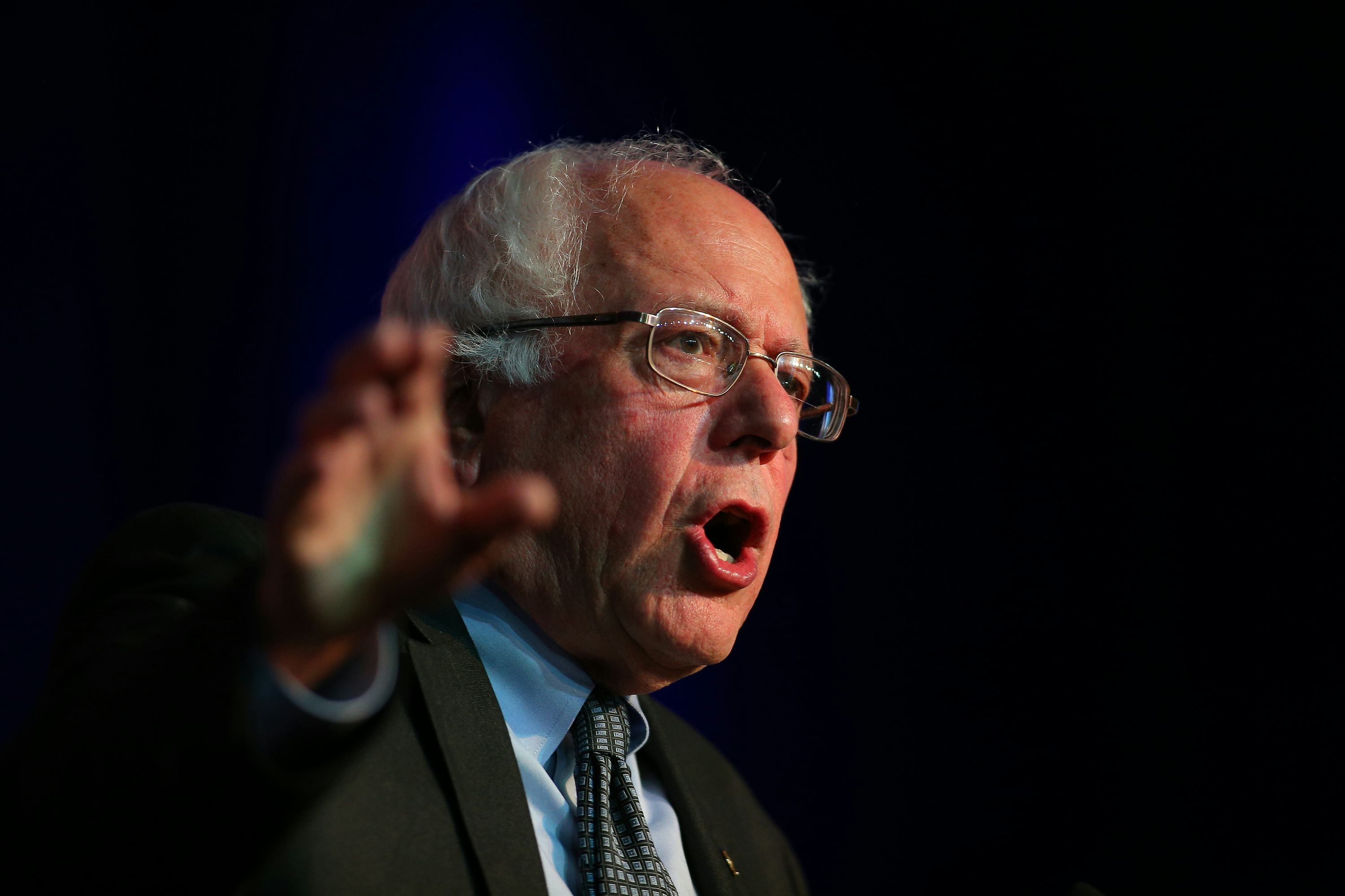 27 Enthusiastic Photos Of Bernie Sanders Looking So Passionate, You'll ...