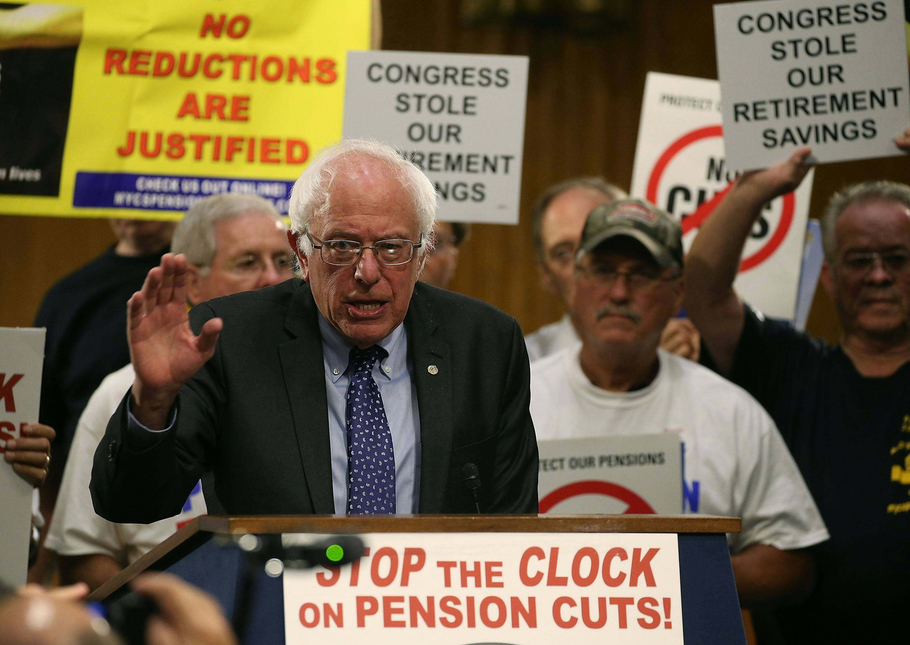 27 Enthusiastic Photos Of Bernie Sanders Looking So Passionate, You'll ...