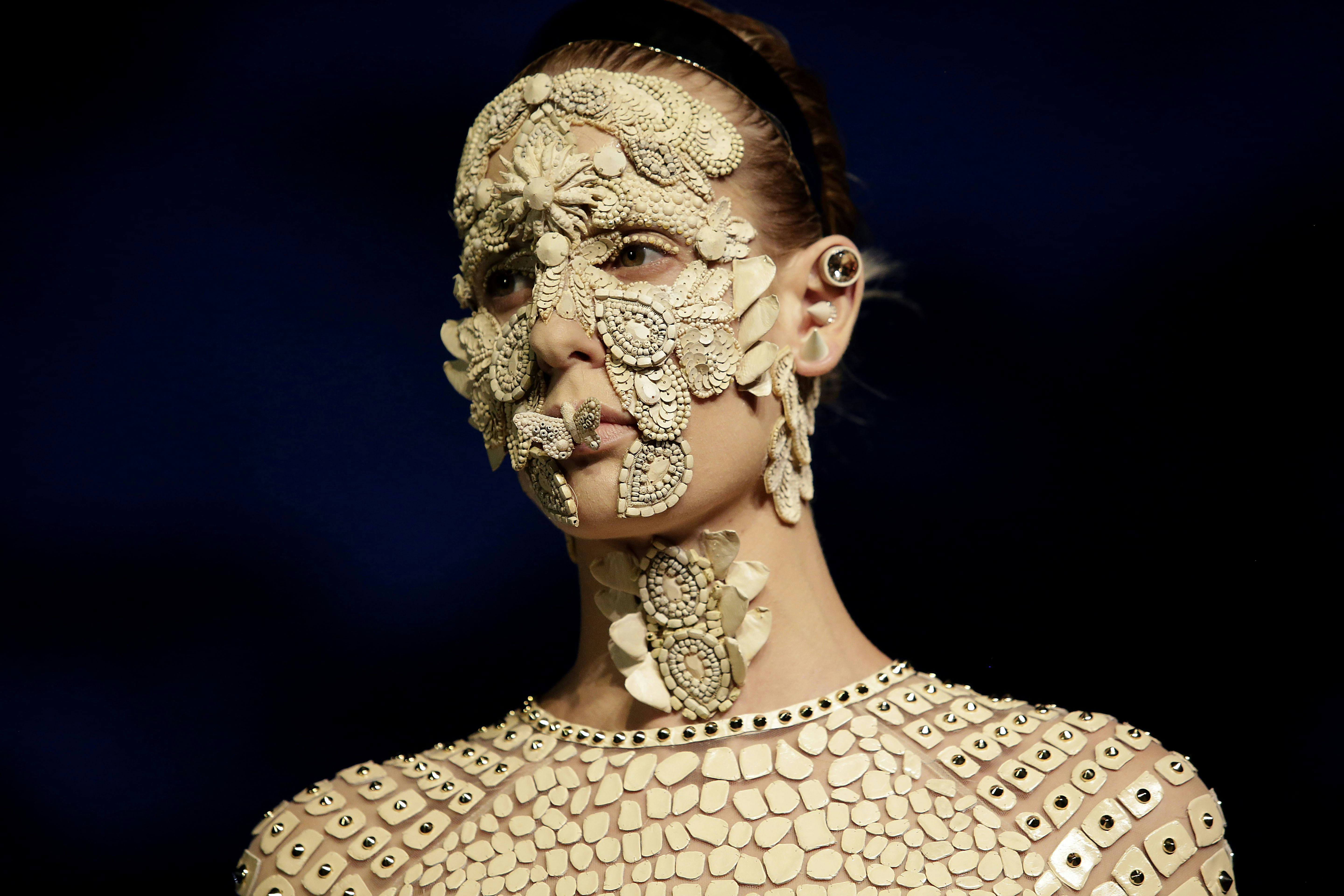 Givenchy SS16 Showed Incredible Masks That You Can Easily Copy This ...