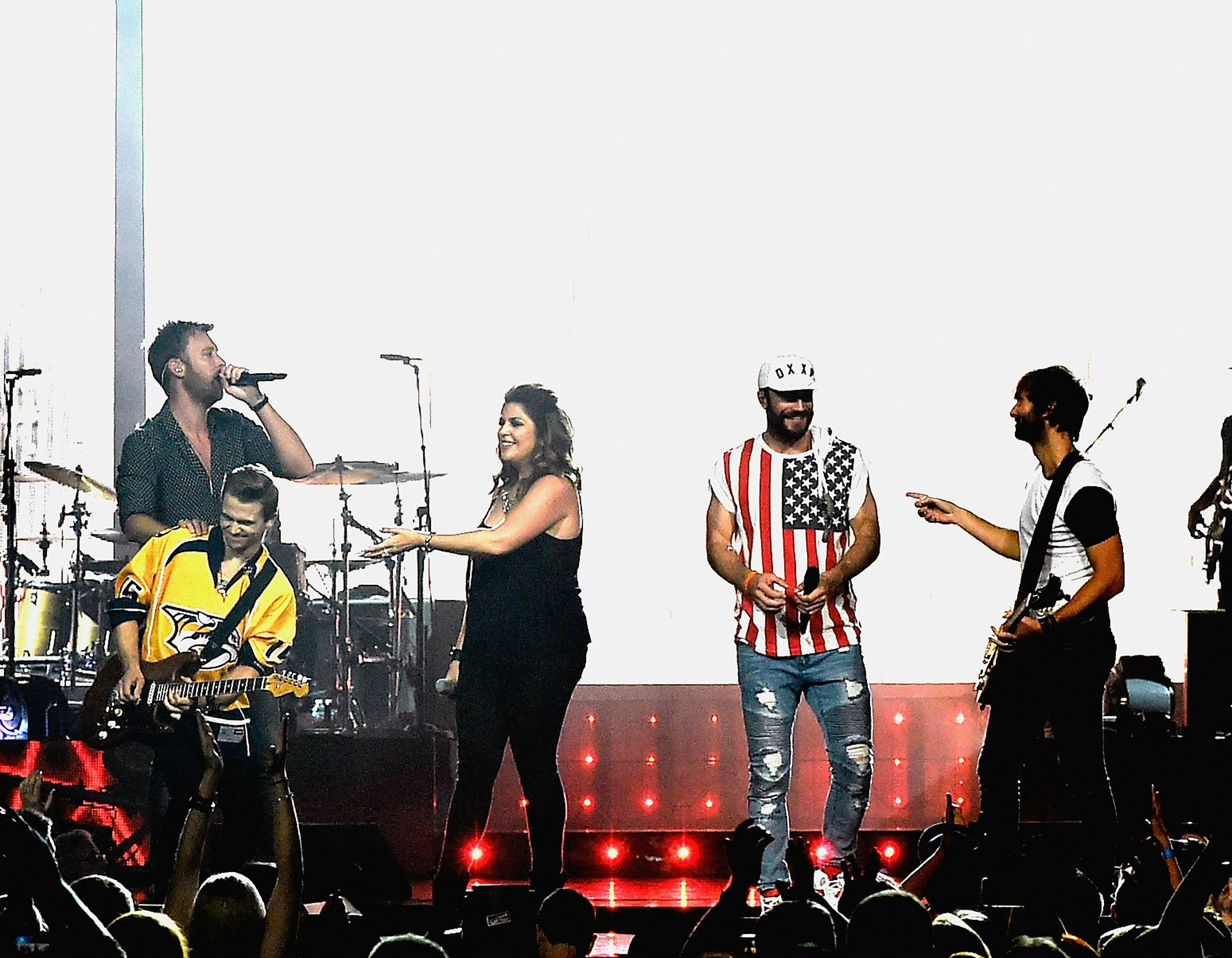 Photos Of Sam Hunt Performing Prove He Truly Is A Swoon-worthy Star