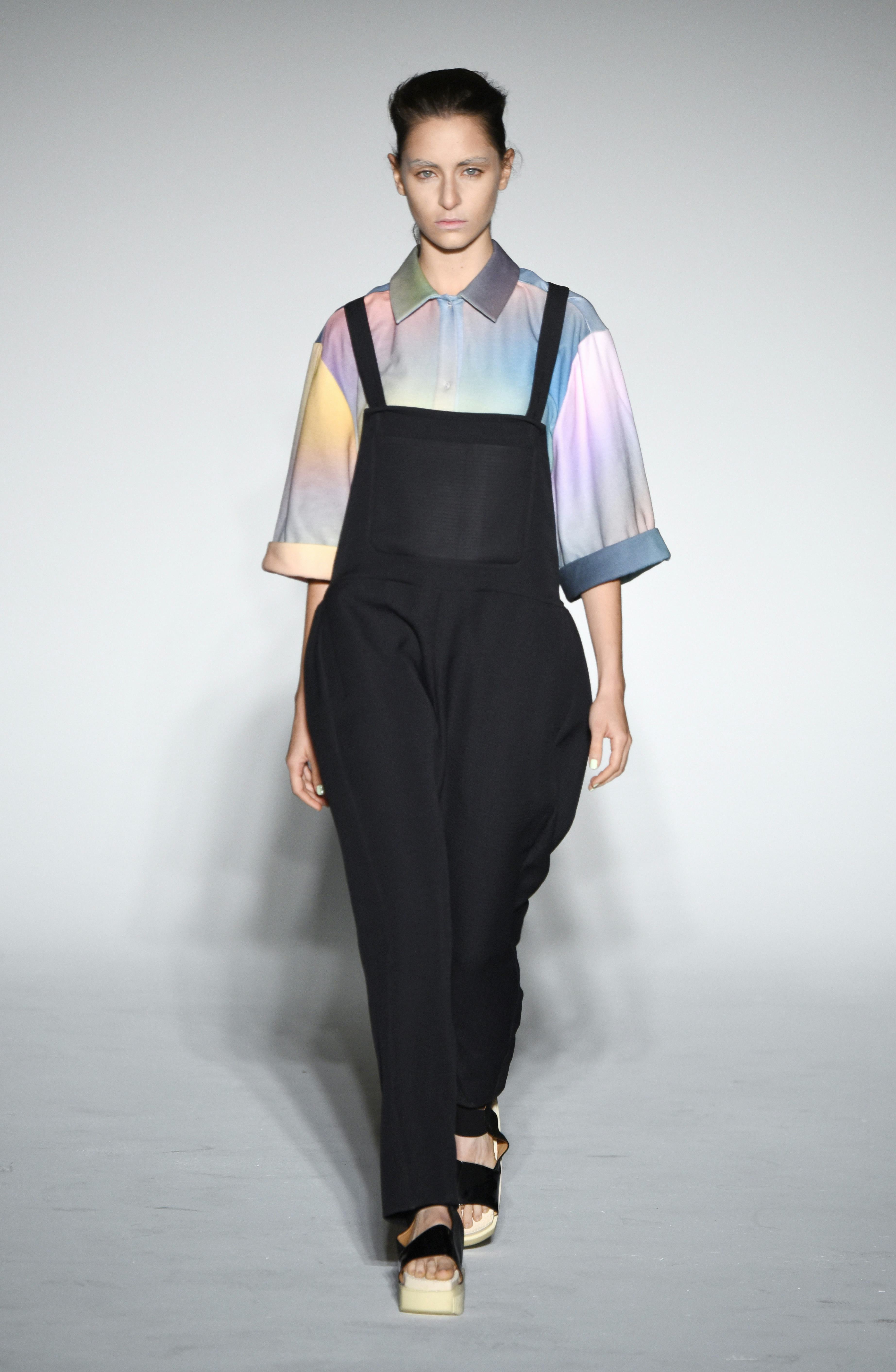 How To Style Overalls Because It's Definitely One Of The Trickiest ...