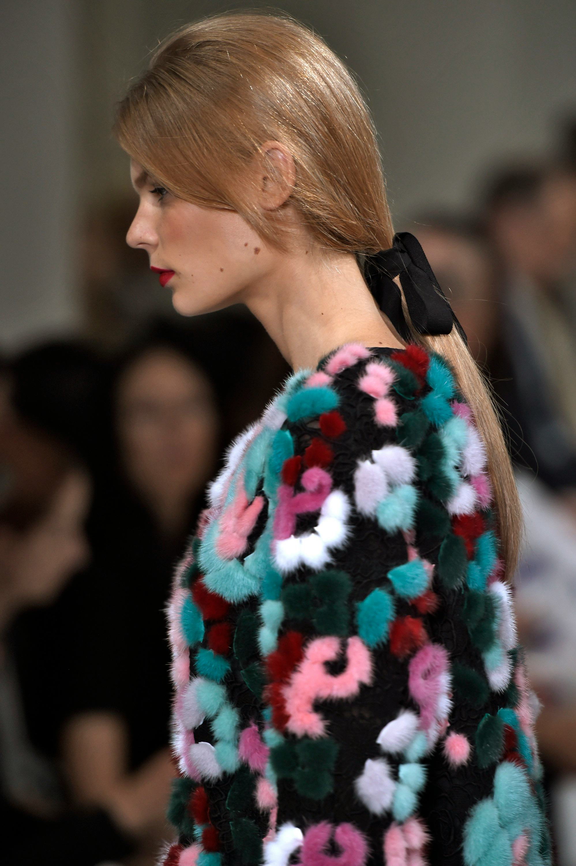 How To Wear A Ribbon In Your Hair A La Spring/Summer 2016 Fashion Shows ...