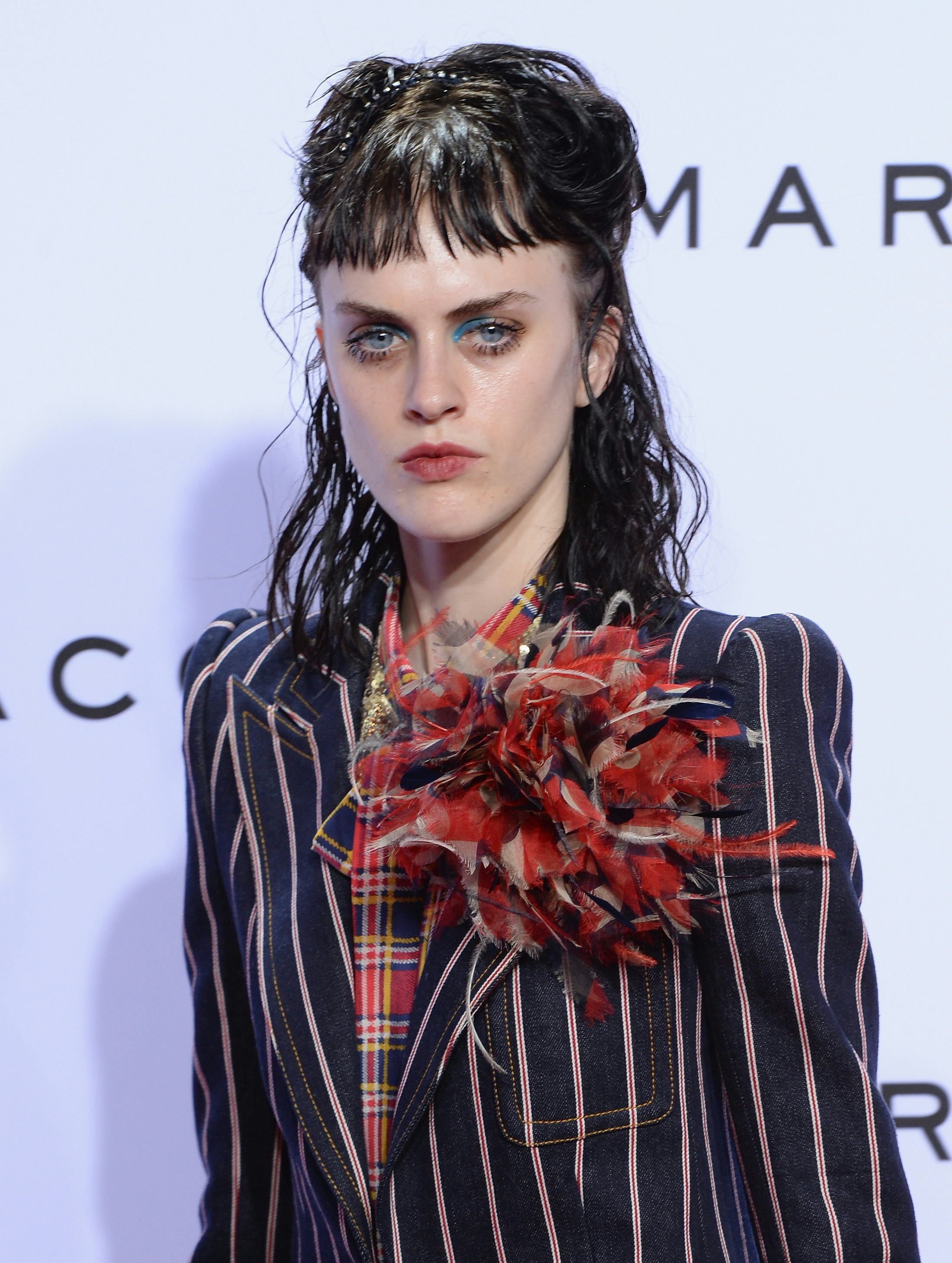 What Is The Drenched Hair Trend? Wet Looks Are In This Year — PHOTOS