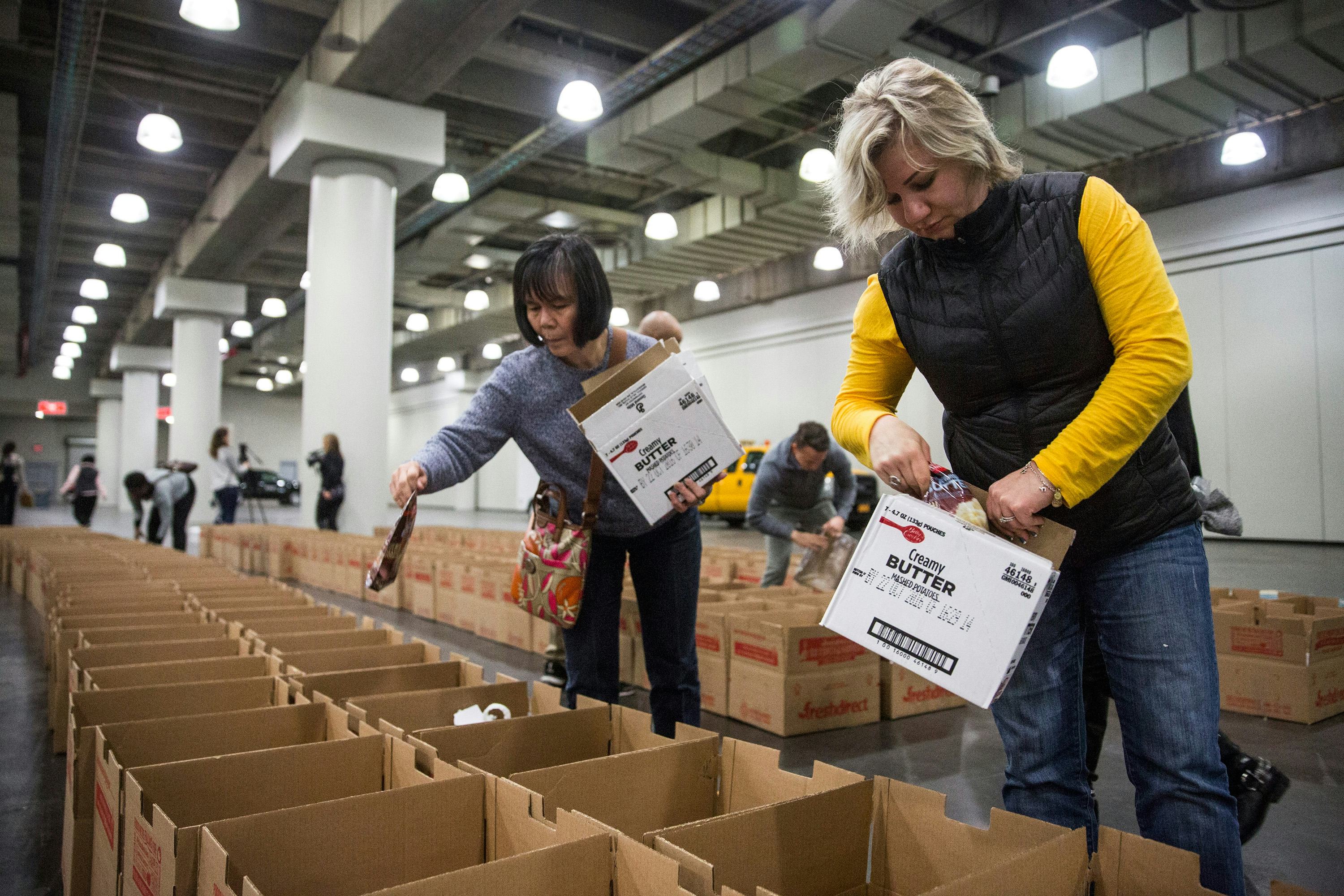 The Difference Between Food Banks, Soup Kitchens, & Food Pantries — And ...