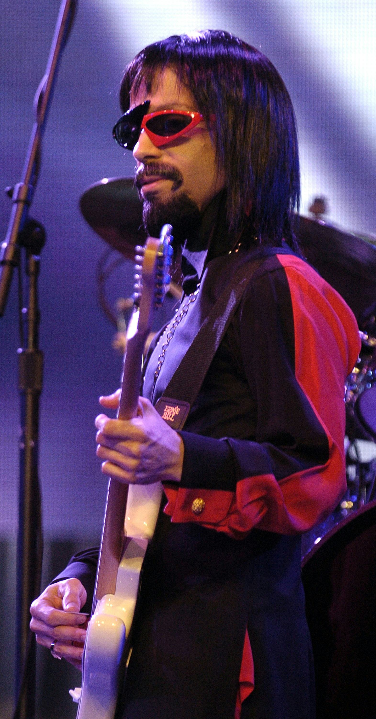 11 Of Prince's Most Fantastic Sunglasses, Because He Had Serious Style ...