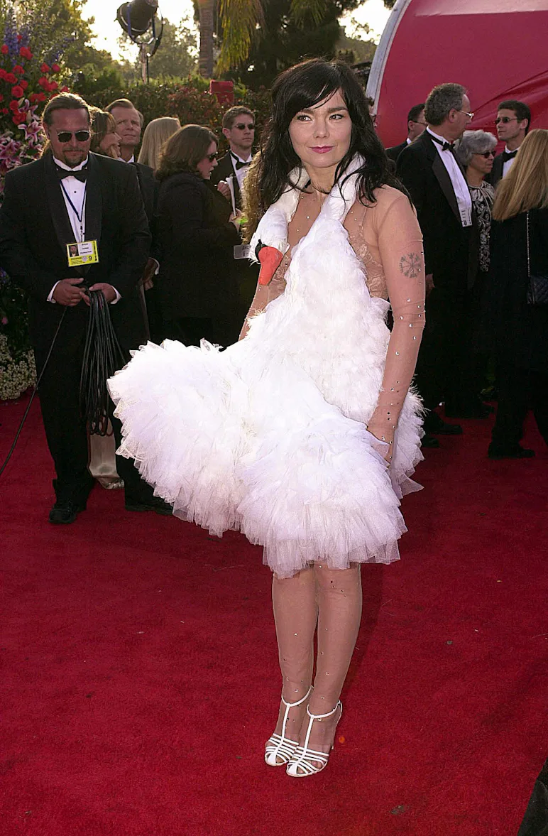 The 11 Iconic Bjork Outfits That I'll Be Looking For At Her Upcoming ...