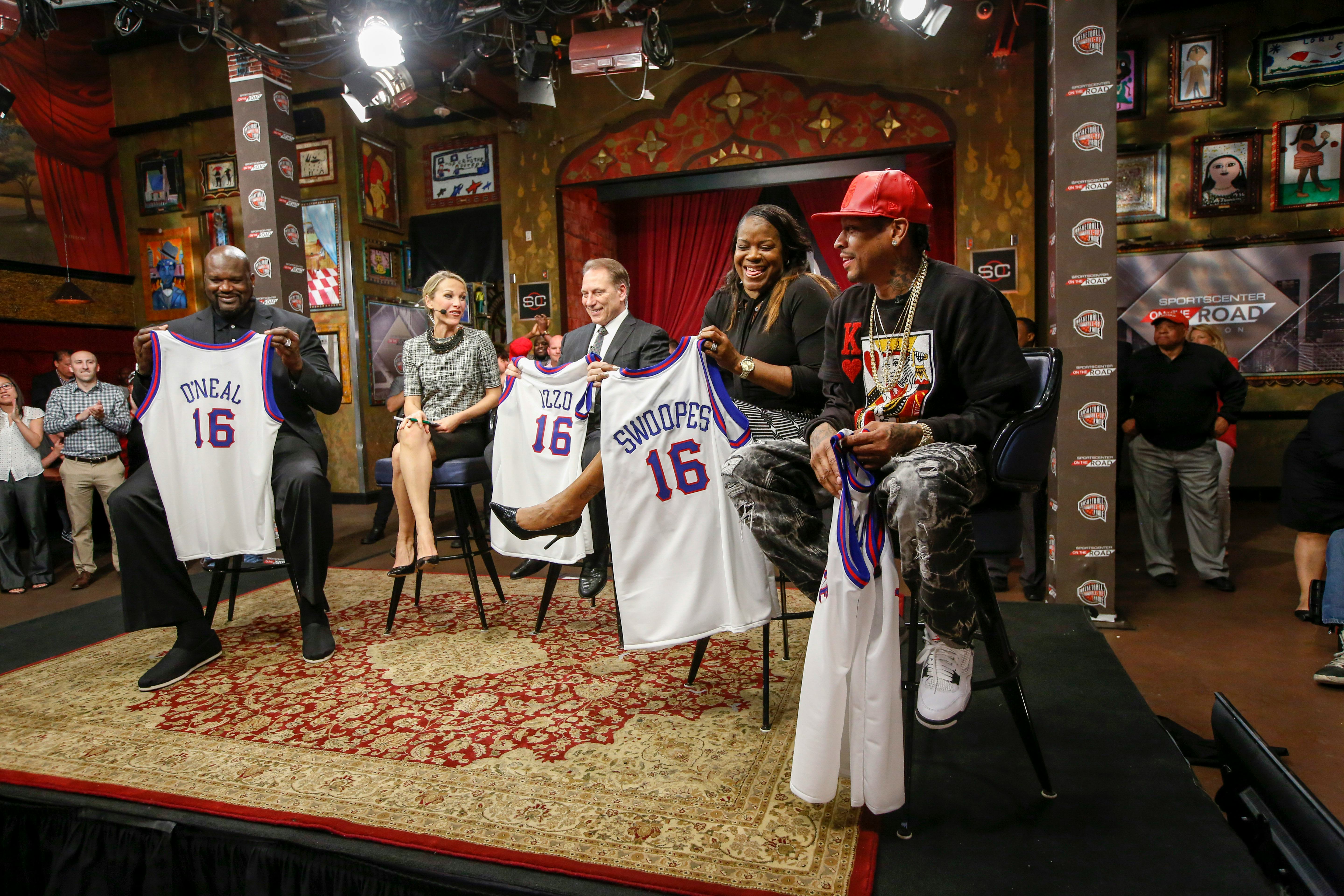 Women's Basketball Boasts A Proud LGBTQ Community & It's A Shame The ...