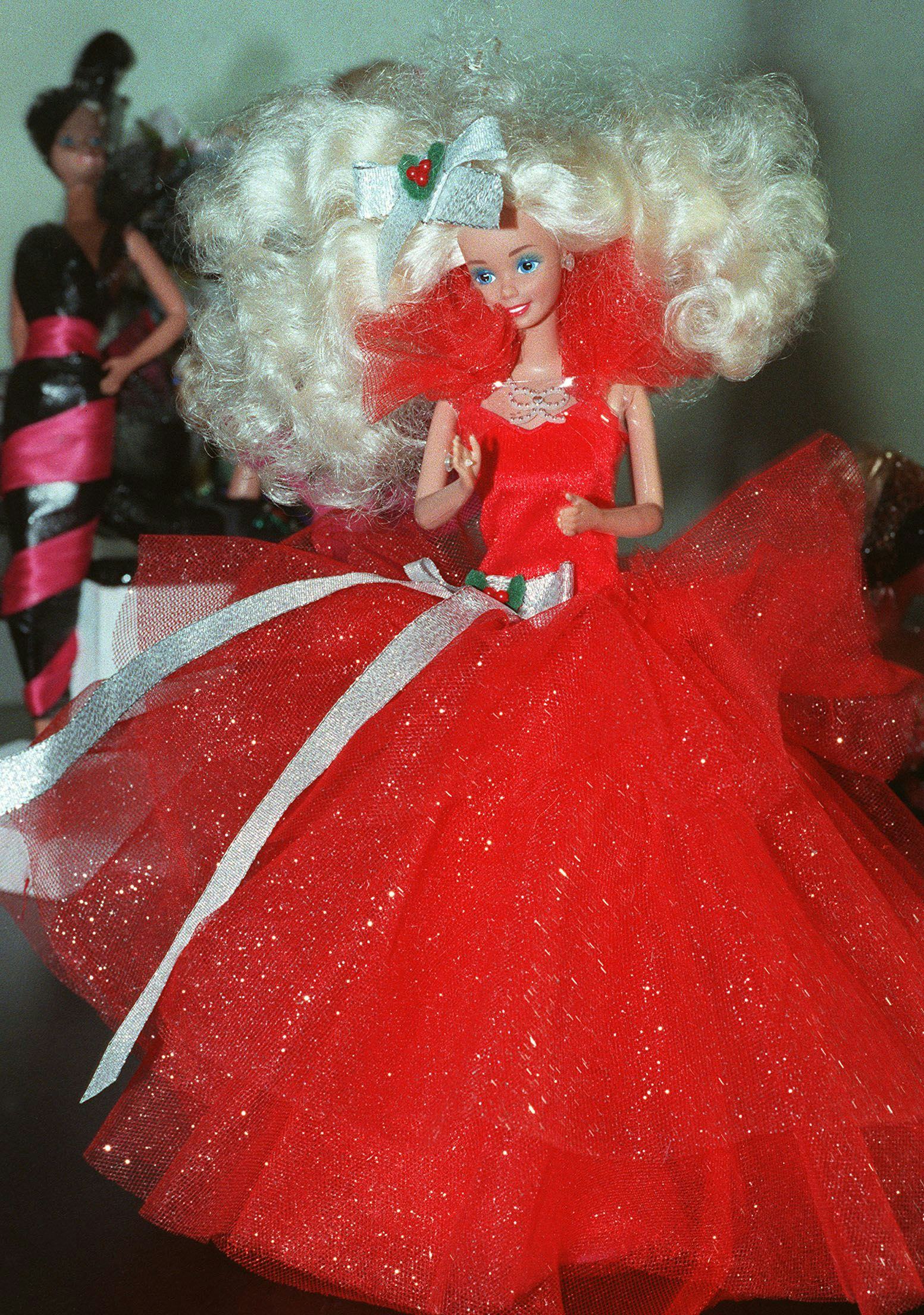 27 Photos Of Barbie Throughout History That Show Her Journey Toward ...