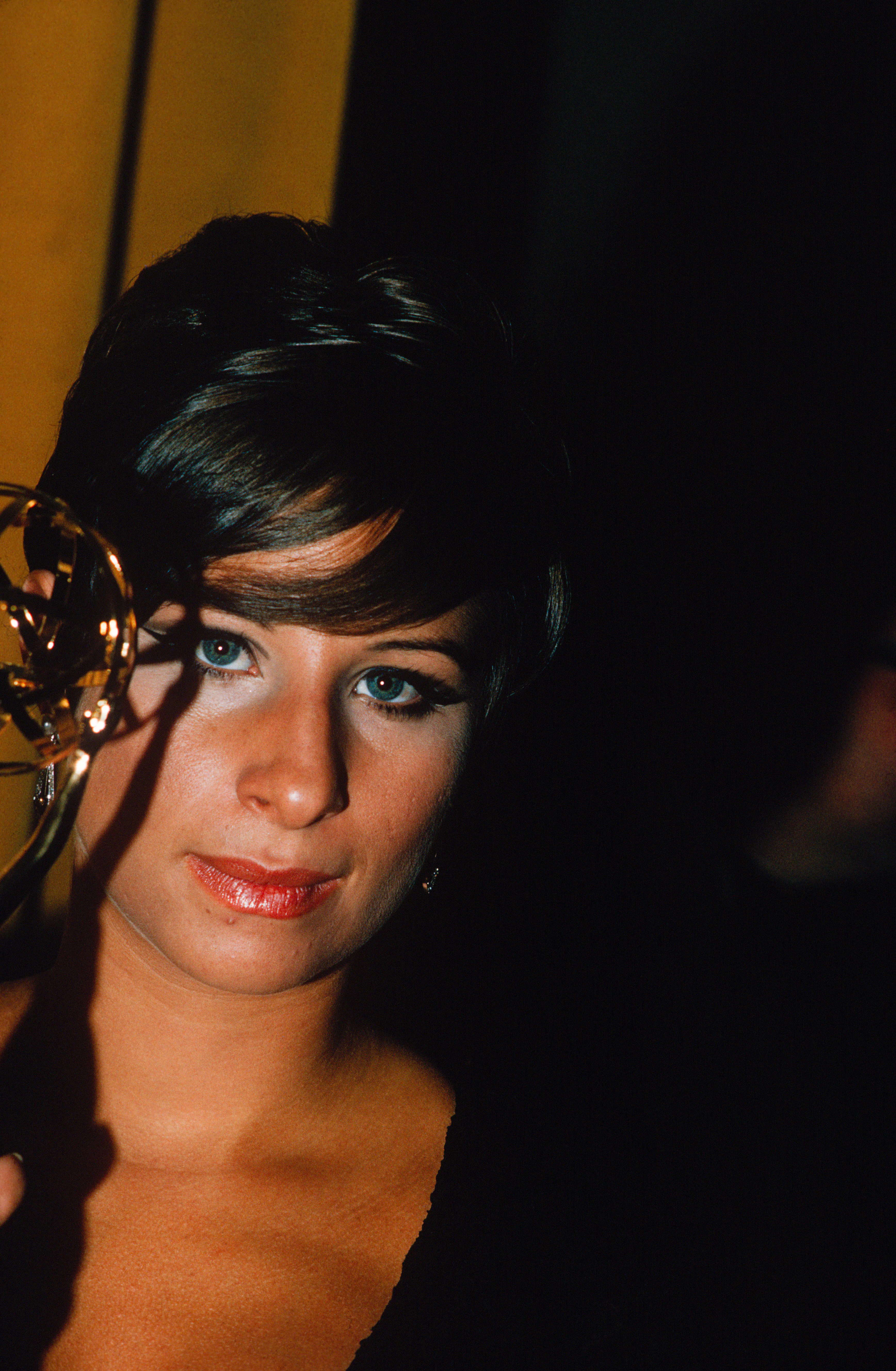 9 Vintage Emmy Awards Show Photos That Are Super Glamorous — PHOTOS