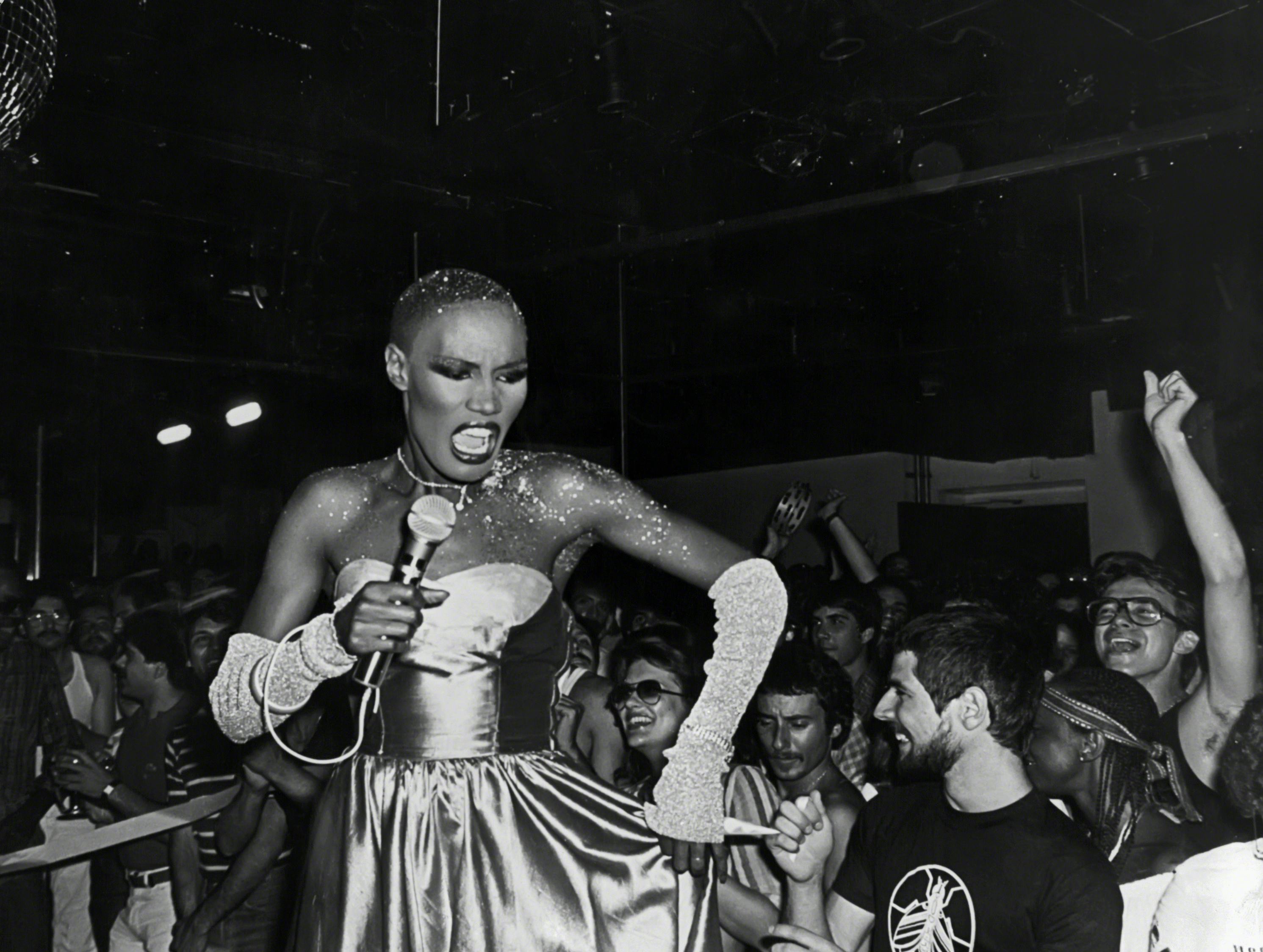 22 Vintage 1970s Photos Of Celebs Partying At Studio 54