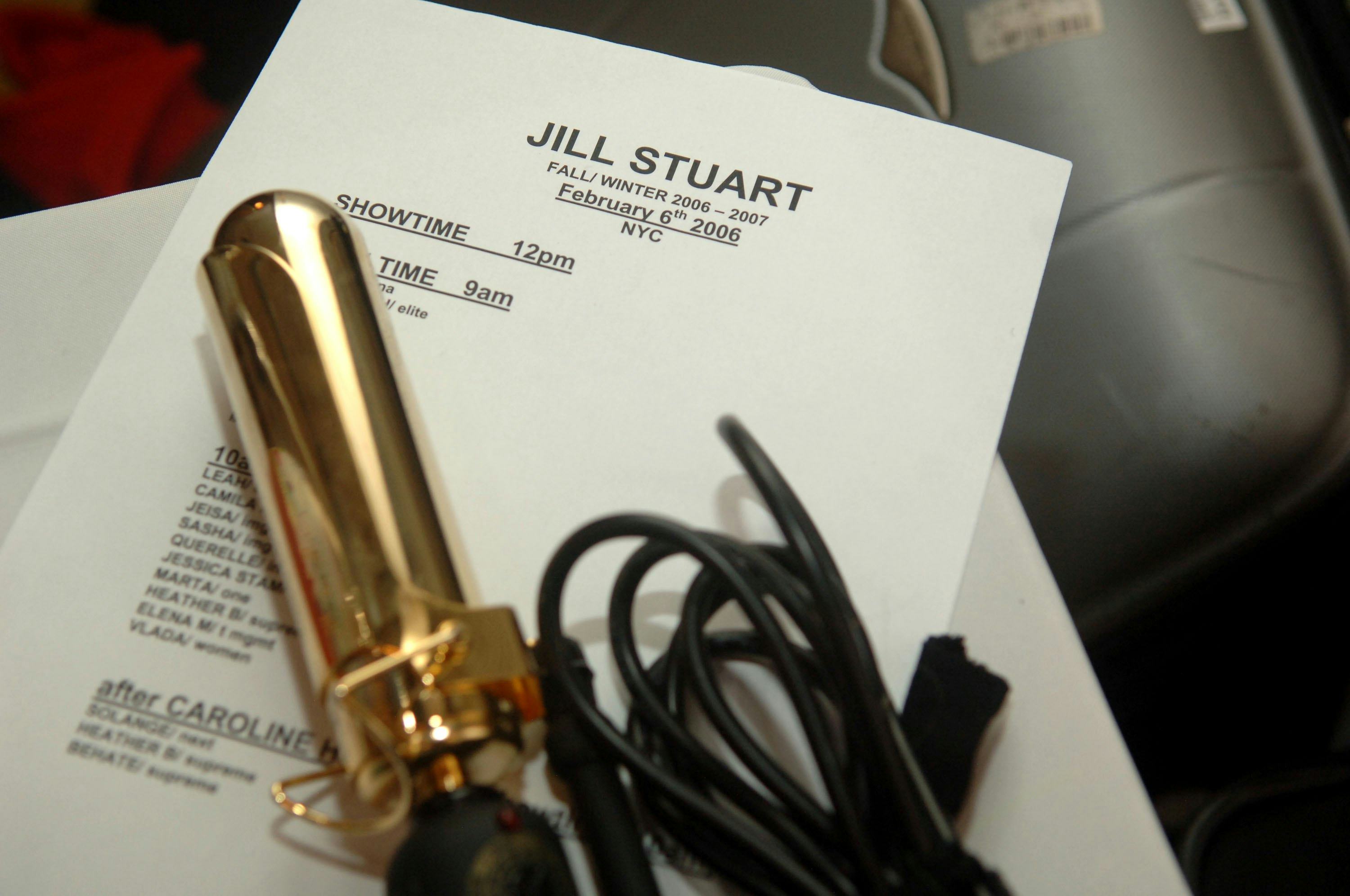 11 Humidity Hacks For Super Curly Hair To Keep You Frizz Free