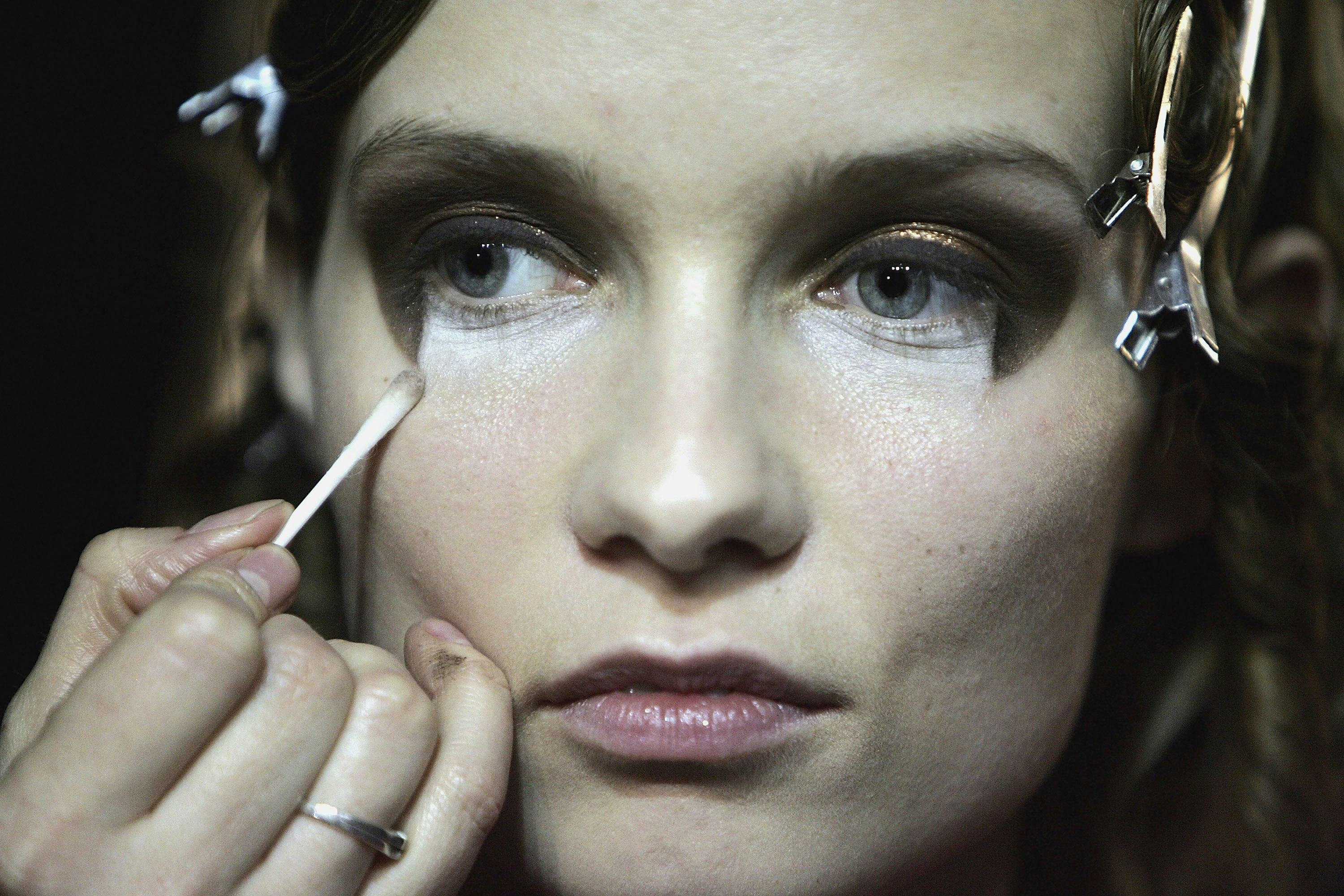 7 Reasons Wearing A Full Face Of Makeup Can Be Body Positive