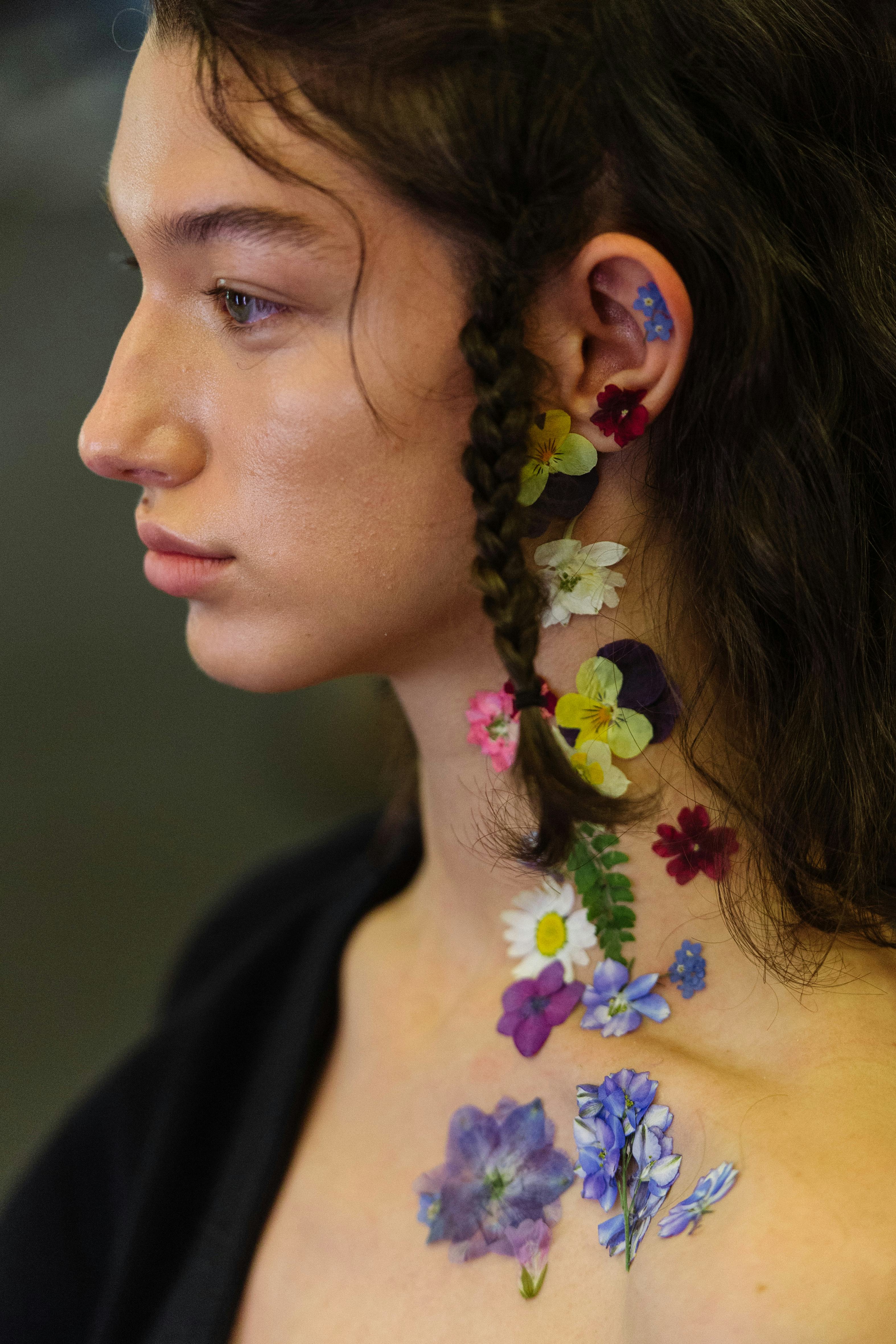 Face Flowers Is The Gorgeous Fashion Week Beauty Trend You Need To Try ...