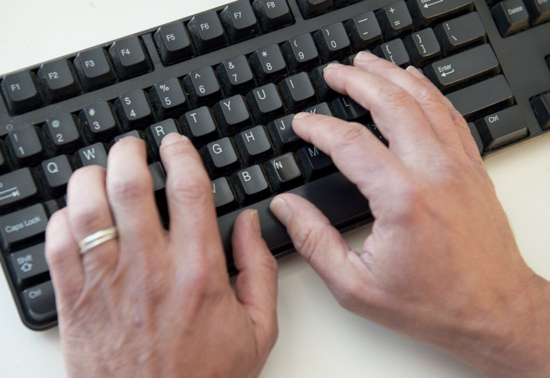 The QWERTY Keyboard Is The Slow, Inefficient Sibling To Dvorak & KALQ ...