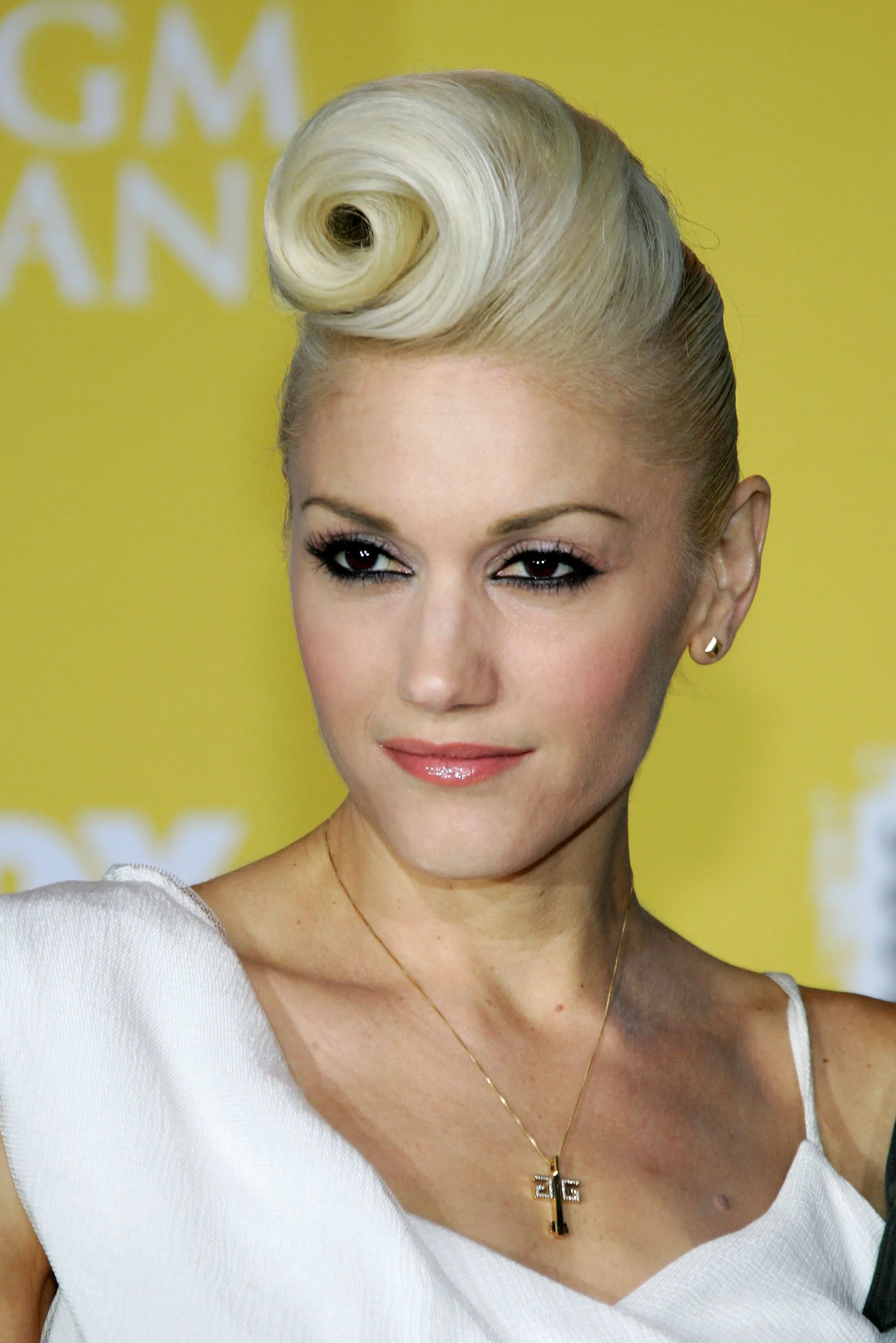 8 Times Gwen Stefani's Lipstick Wasn't Red