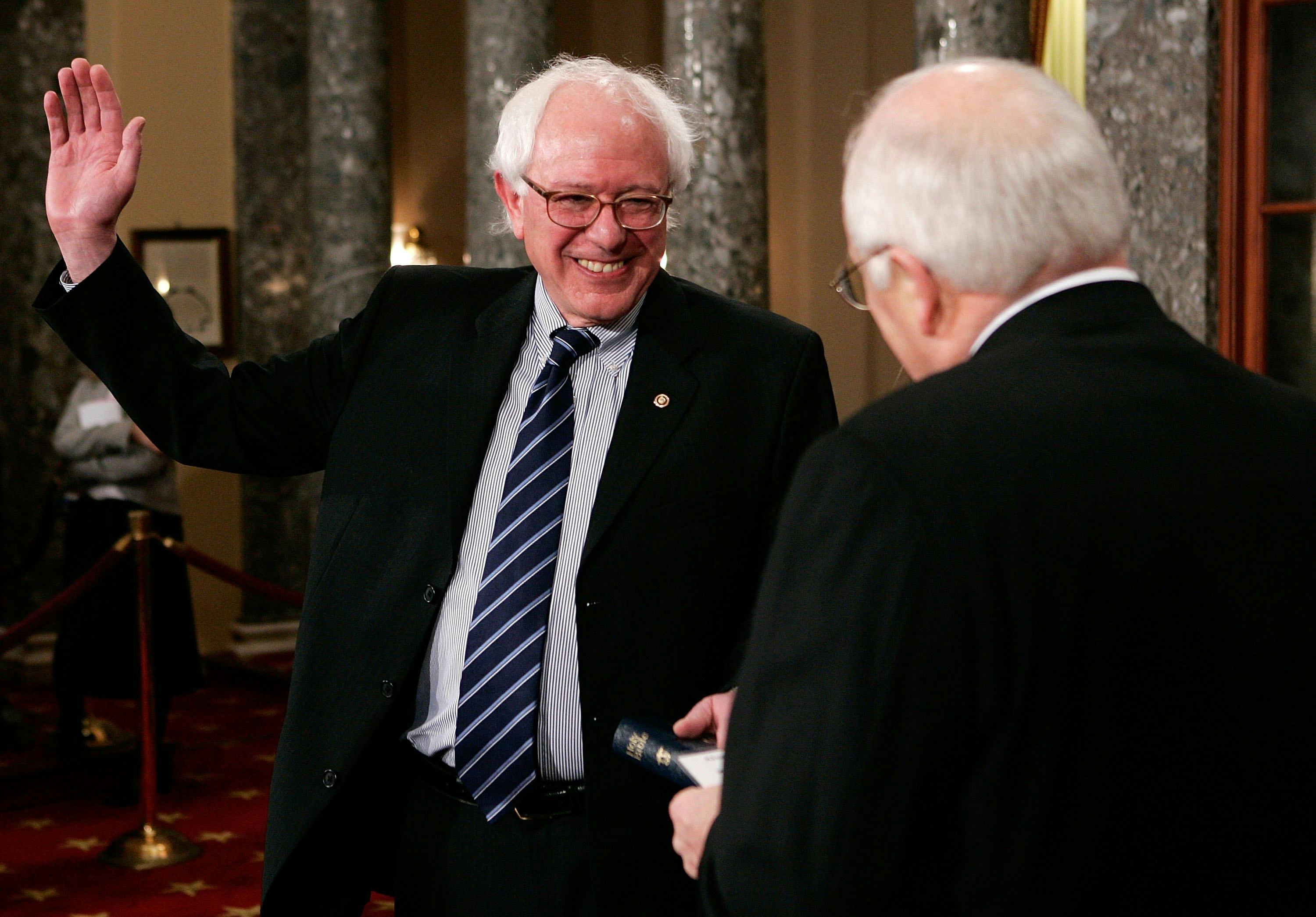 27 Enthusiastic Photos Of Bernie Sanders Looking So Passionate, You'll ...