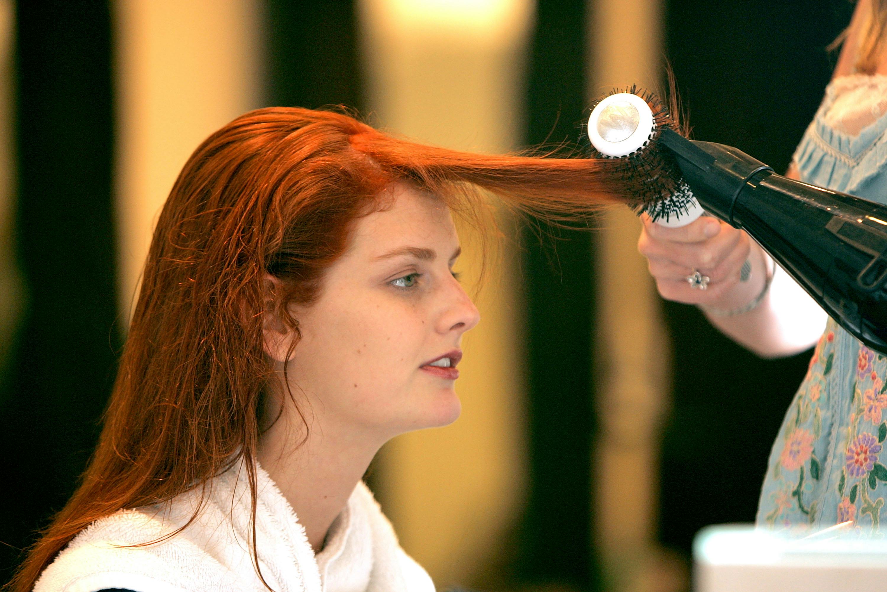 7 Things That Go Wrong When Curling Your Hair At Home