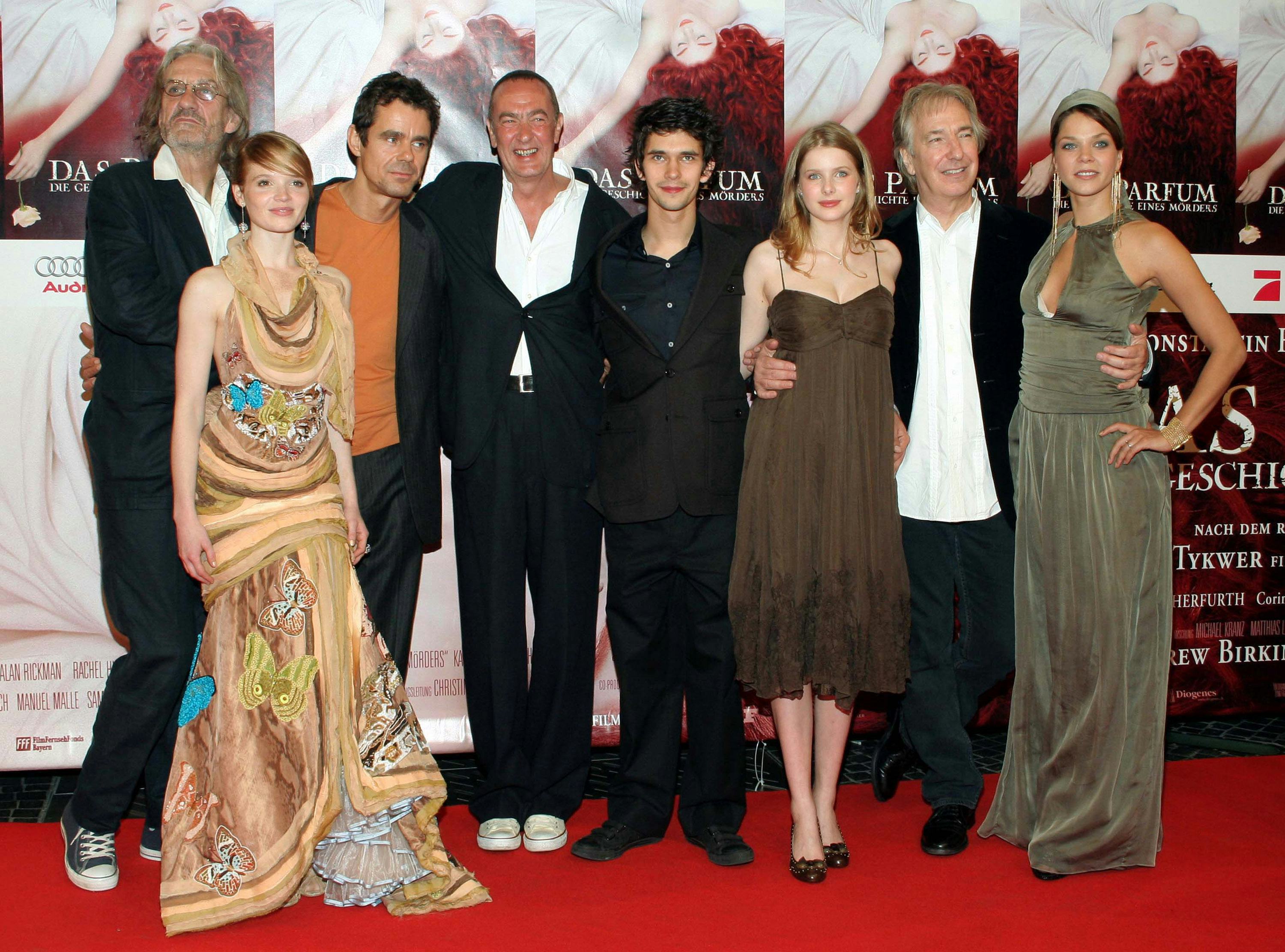 22 Incredible Photos Of Alan Rickman Throughout The Icon's Dazzling ...