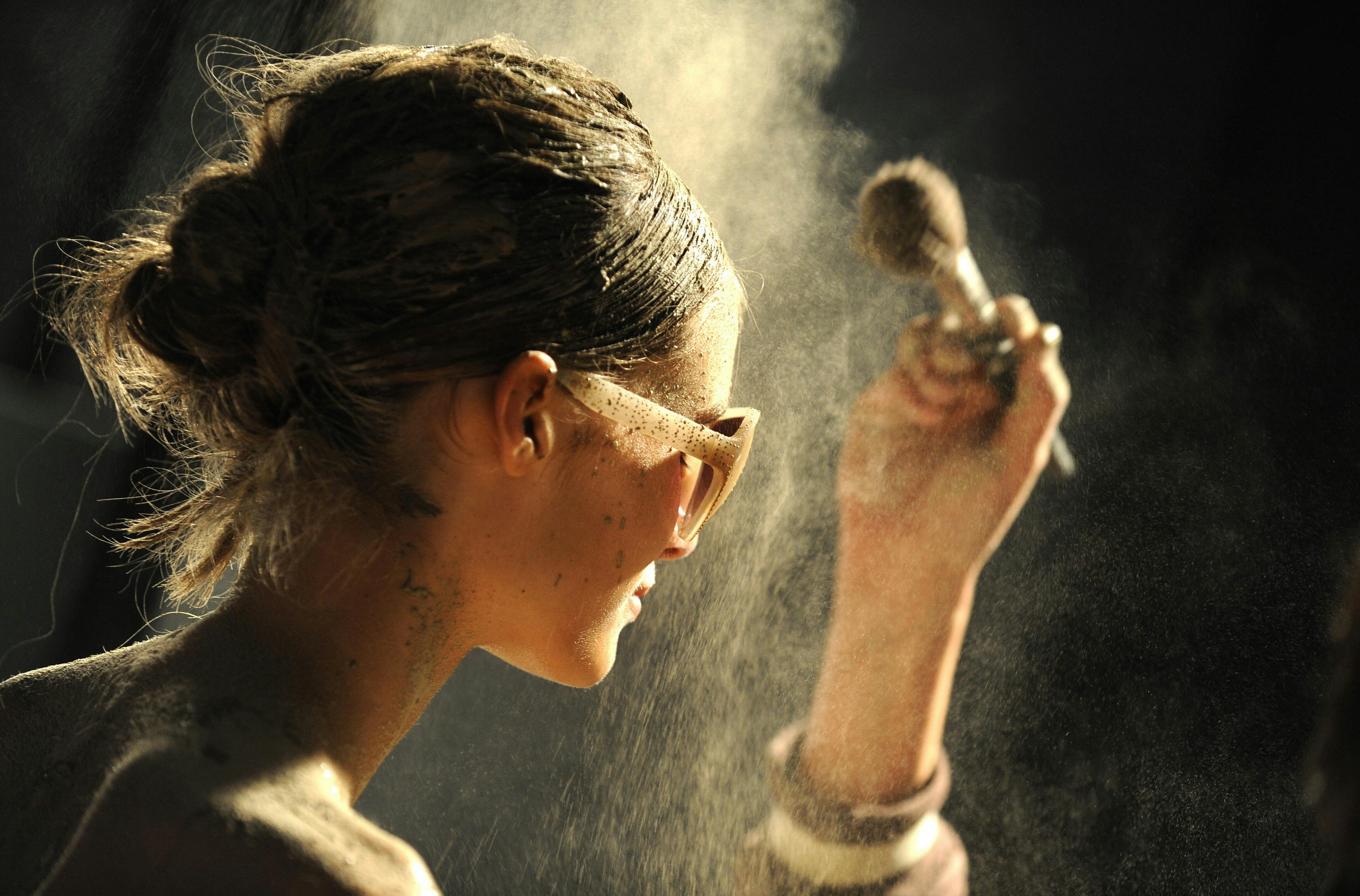 How To Use Facial Spray, Because It Really Is More Than Just Glorified ...