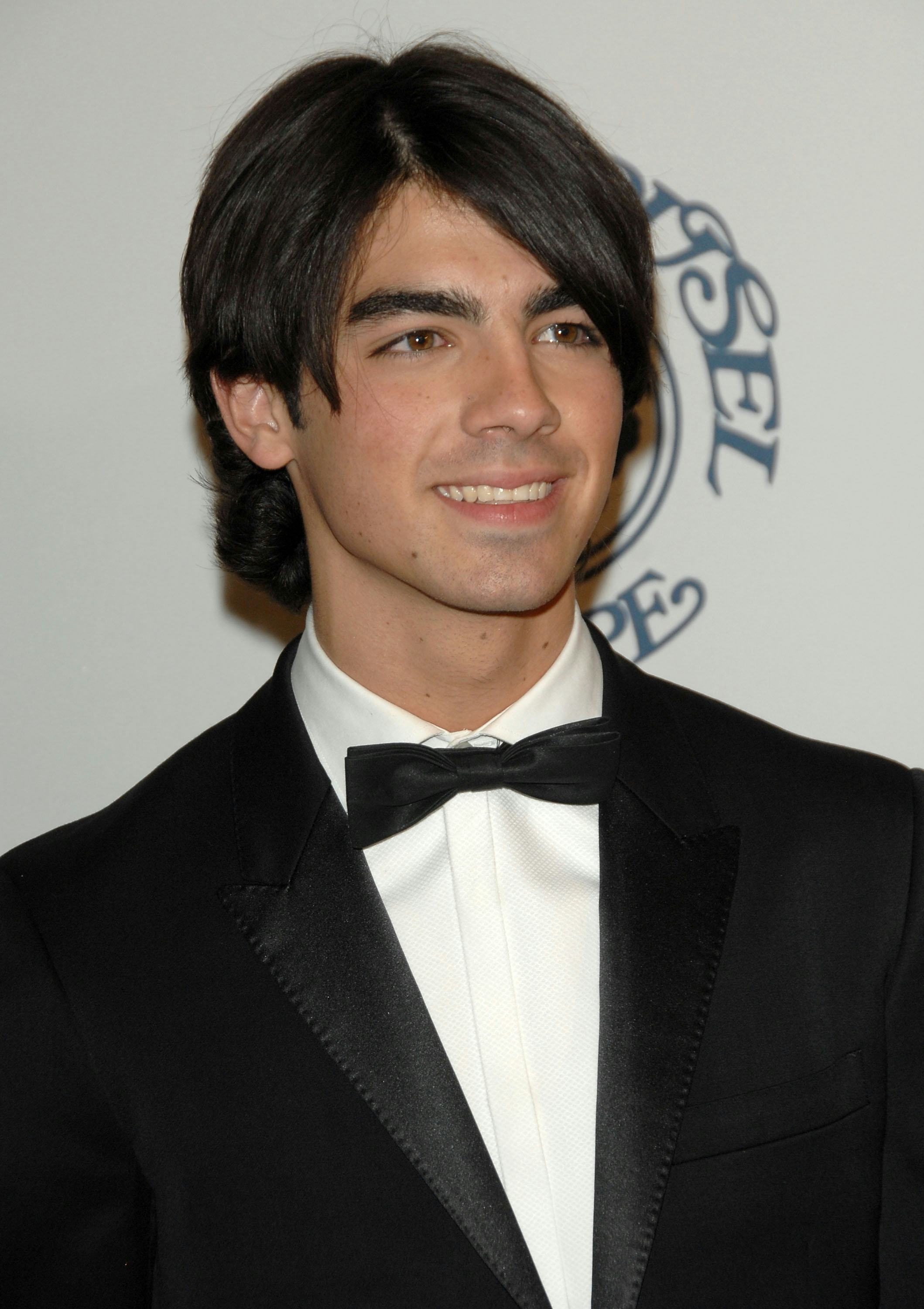 Joe Jonas Has Rainbow Hair Now & It's Candy-Colored Perfection — PHOTOS