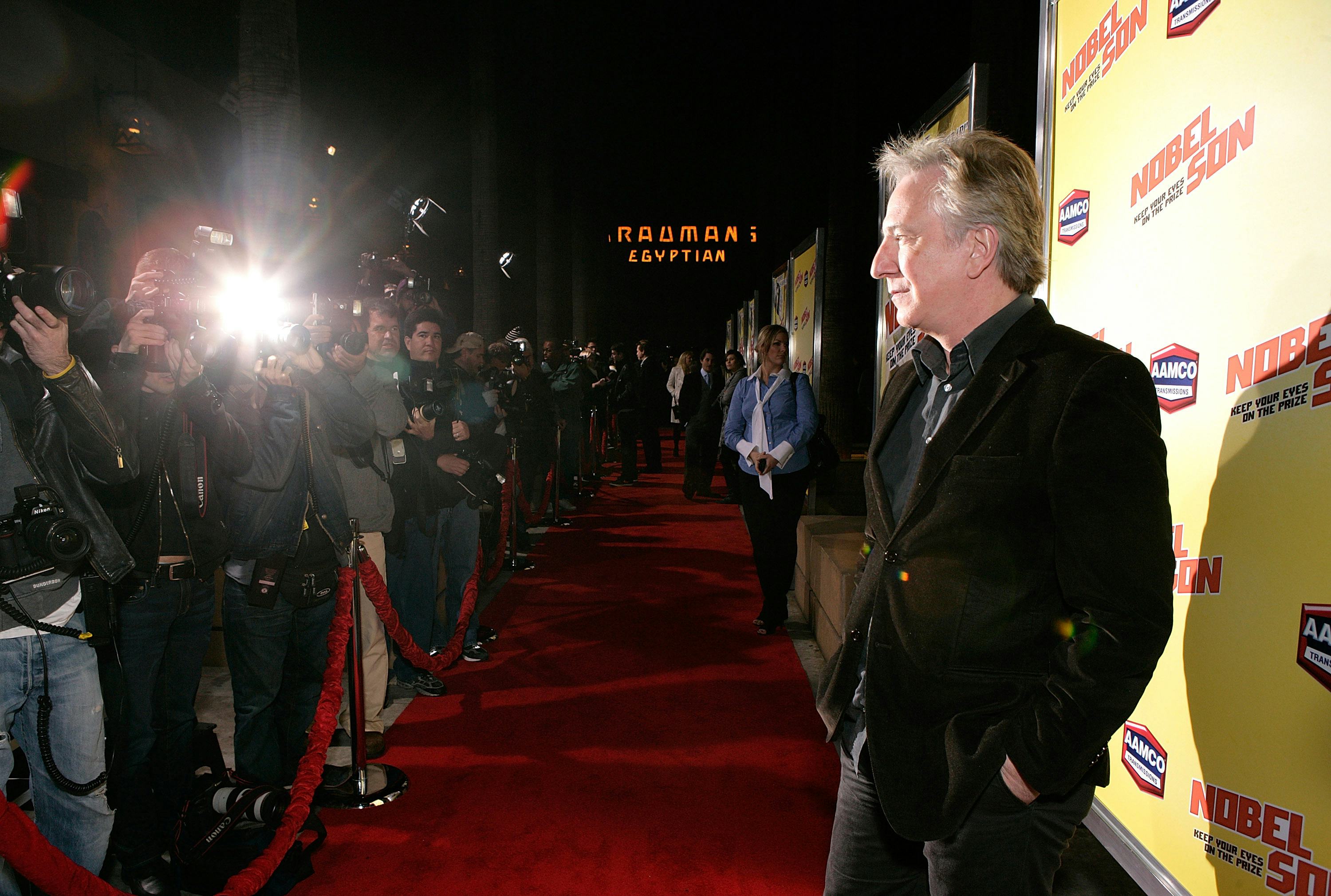 22 Incredible Photos Of Alan Rickman Throughout The Icon's Dazzling ...