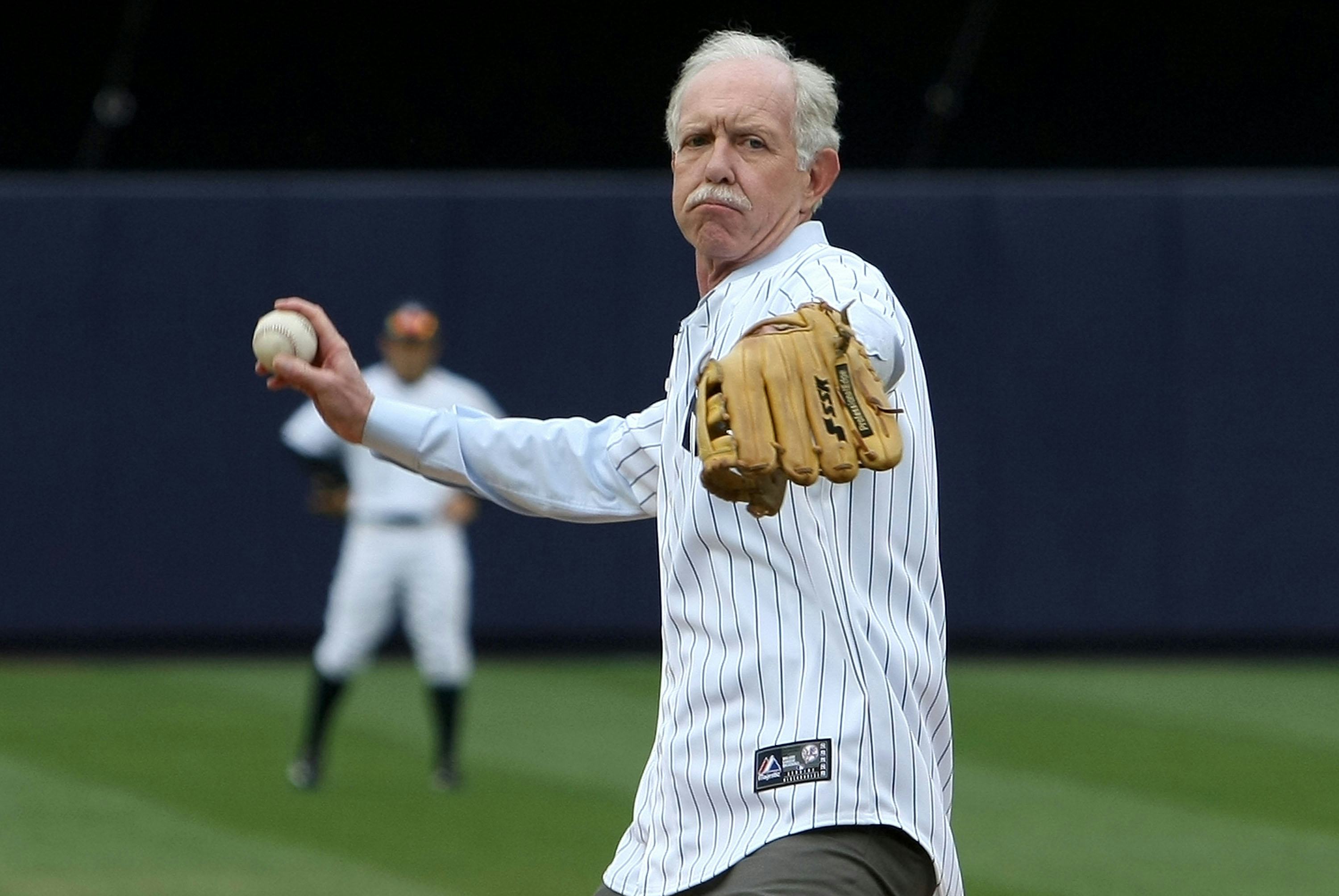 What Does 'Sully' Look Like In Real Life? Tom Hanks Will Portray An ...